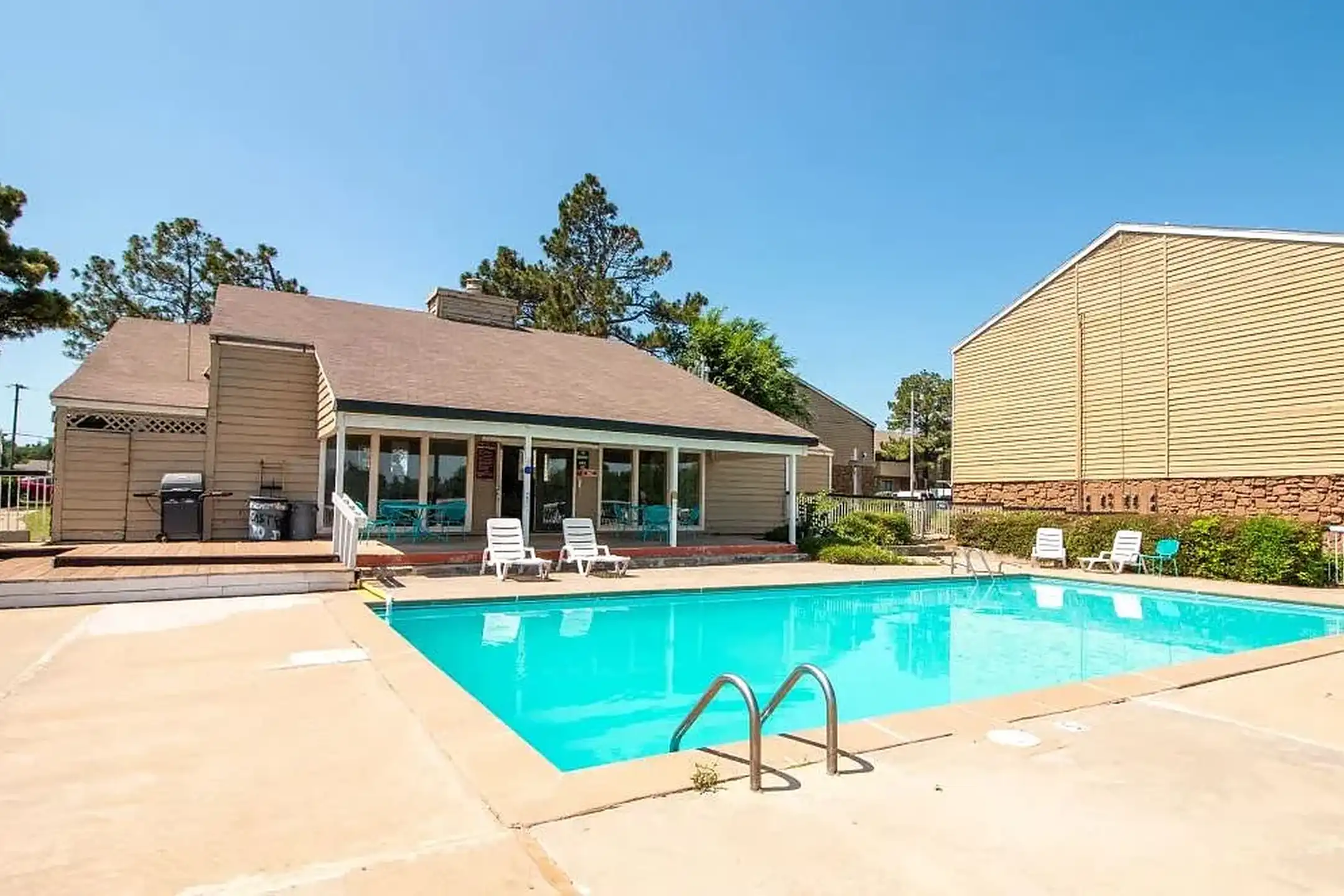 Diamond Lake Apartments - Oklahoma City, OK 73122 | ApartmentGuide.com