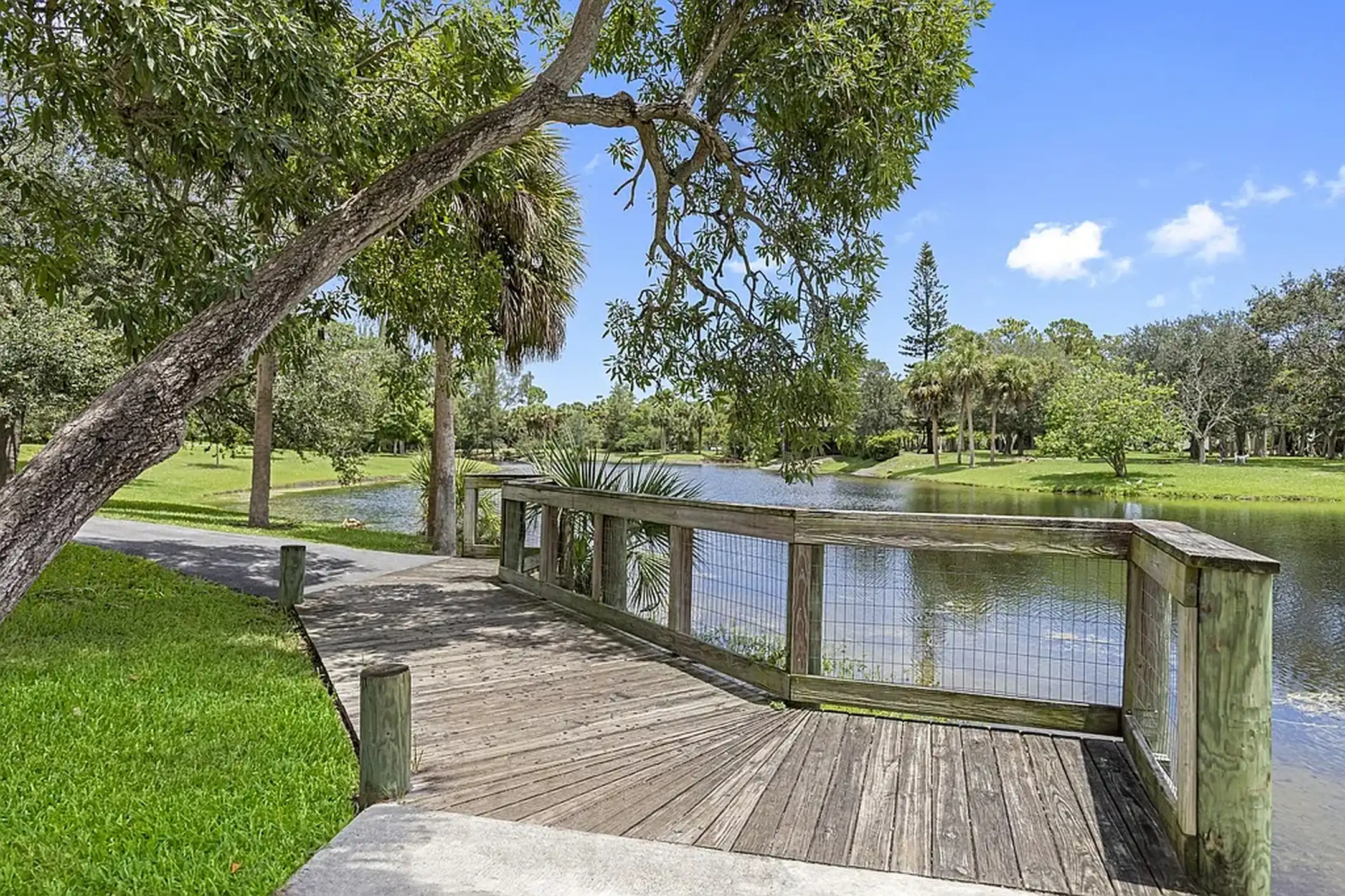 Stella Boca Raton Apartments - Boca Raton, FL 33433 | ApartmentGuide.com