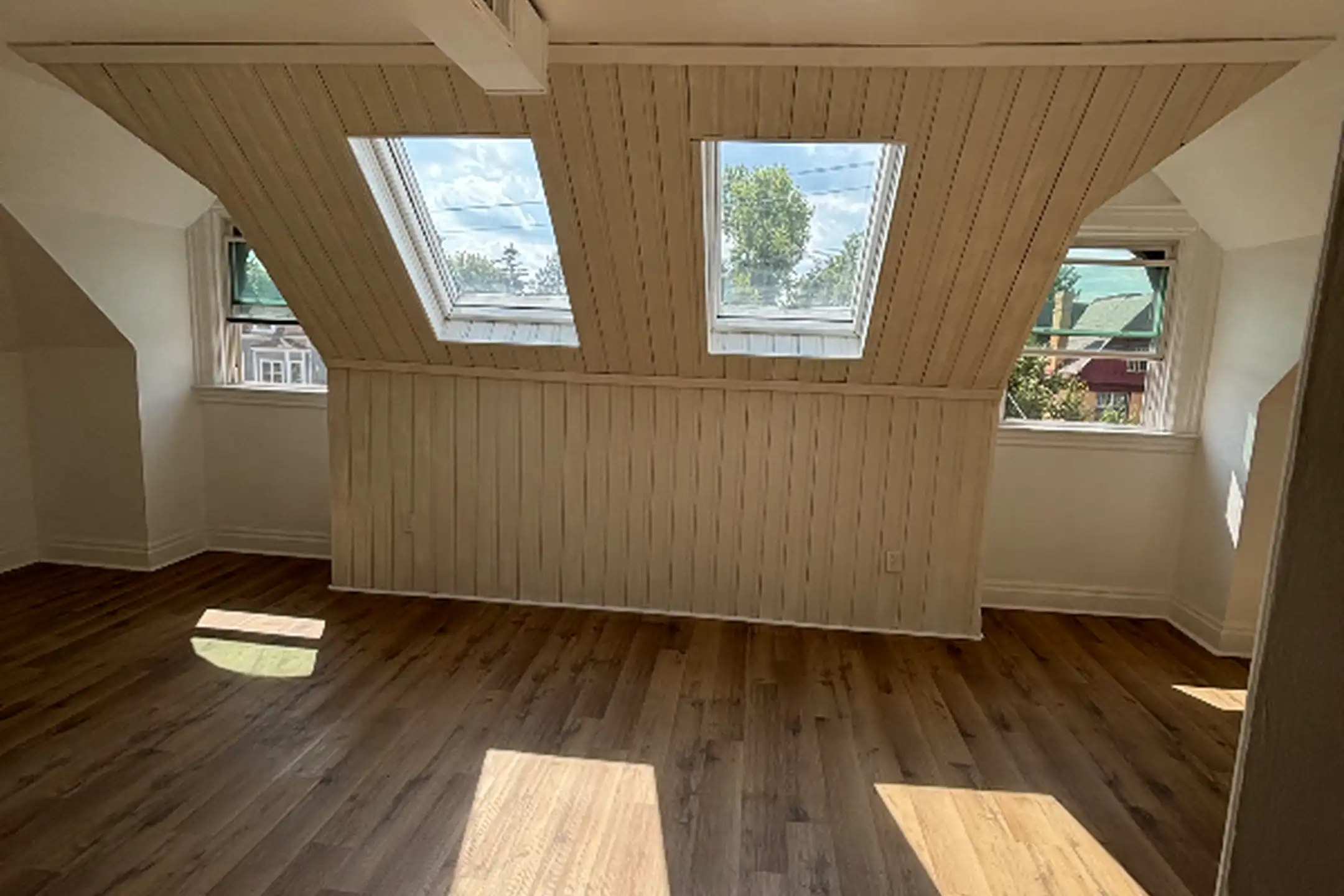 228 W Steuben St unit Unit 3 - Crafton, PA 15205 | ApartmentGuide.com