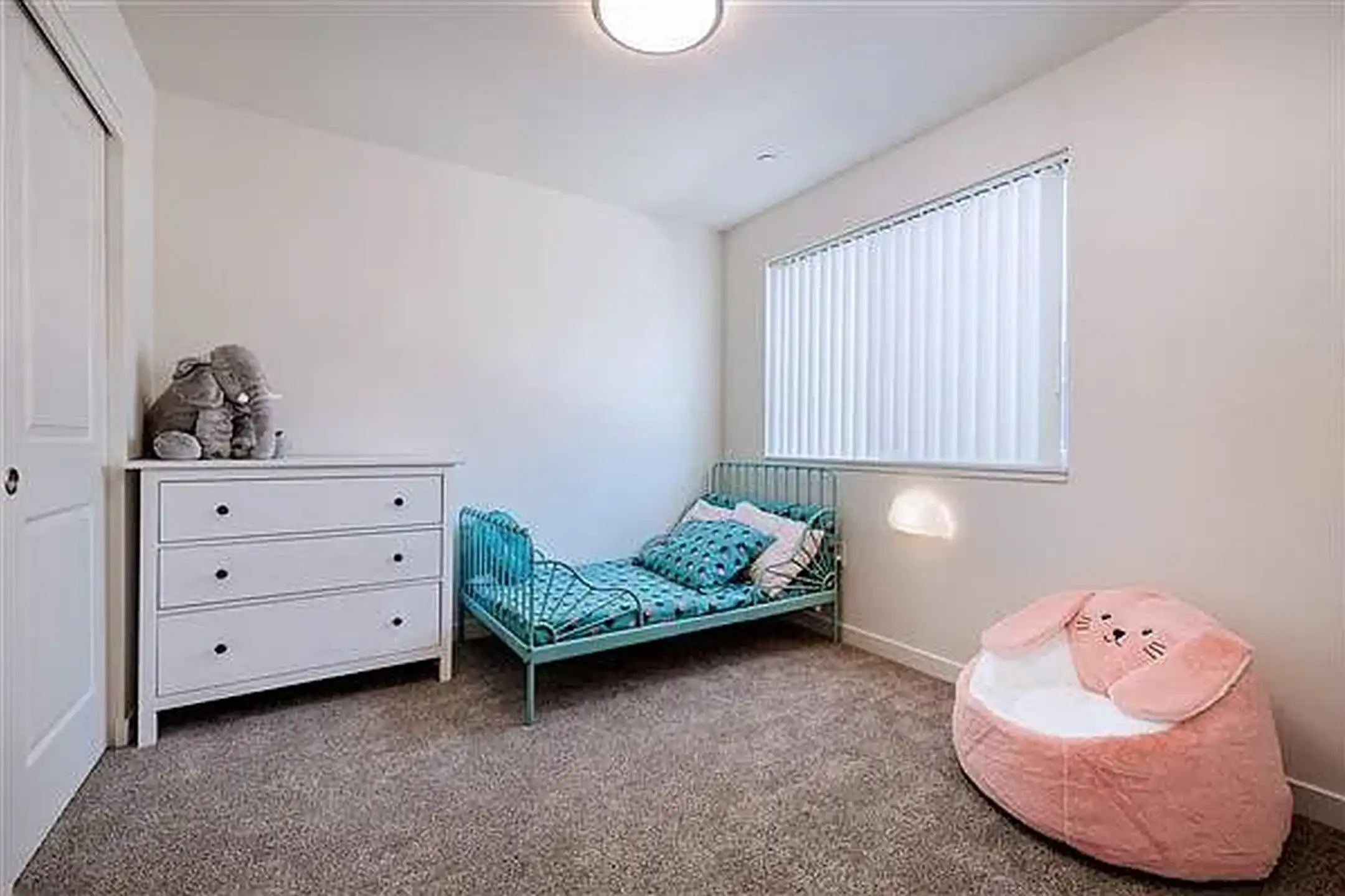 Juniper Apartments - Portland, OR 97230 | ApartmentGuide.com