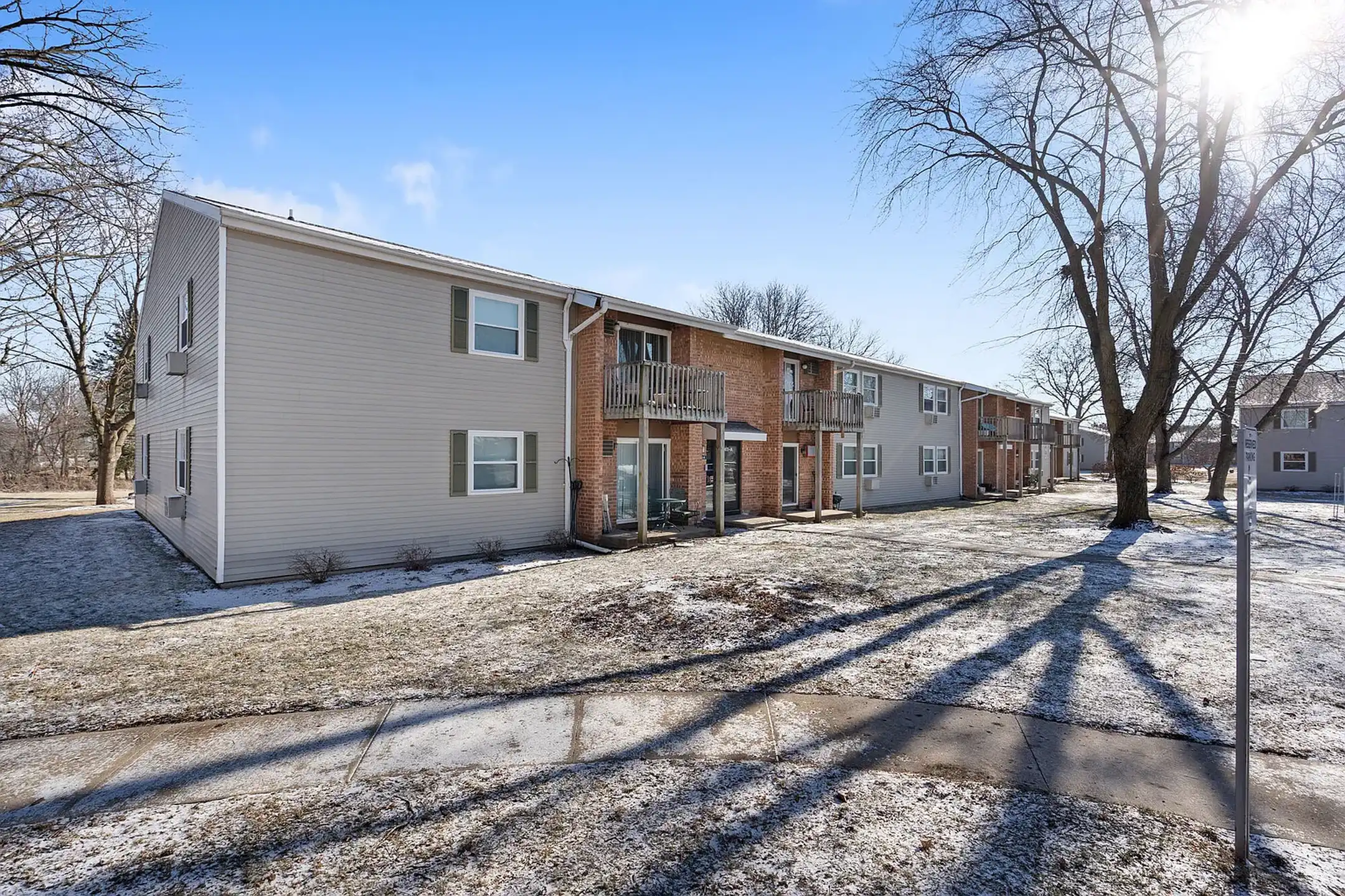 Springdale Apartments - Waukesha, WI 53186 | ApartmentGuide.com