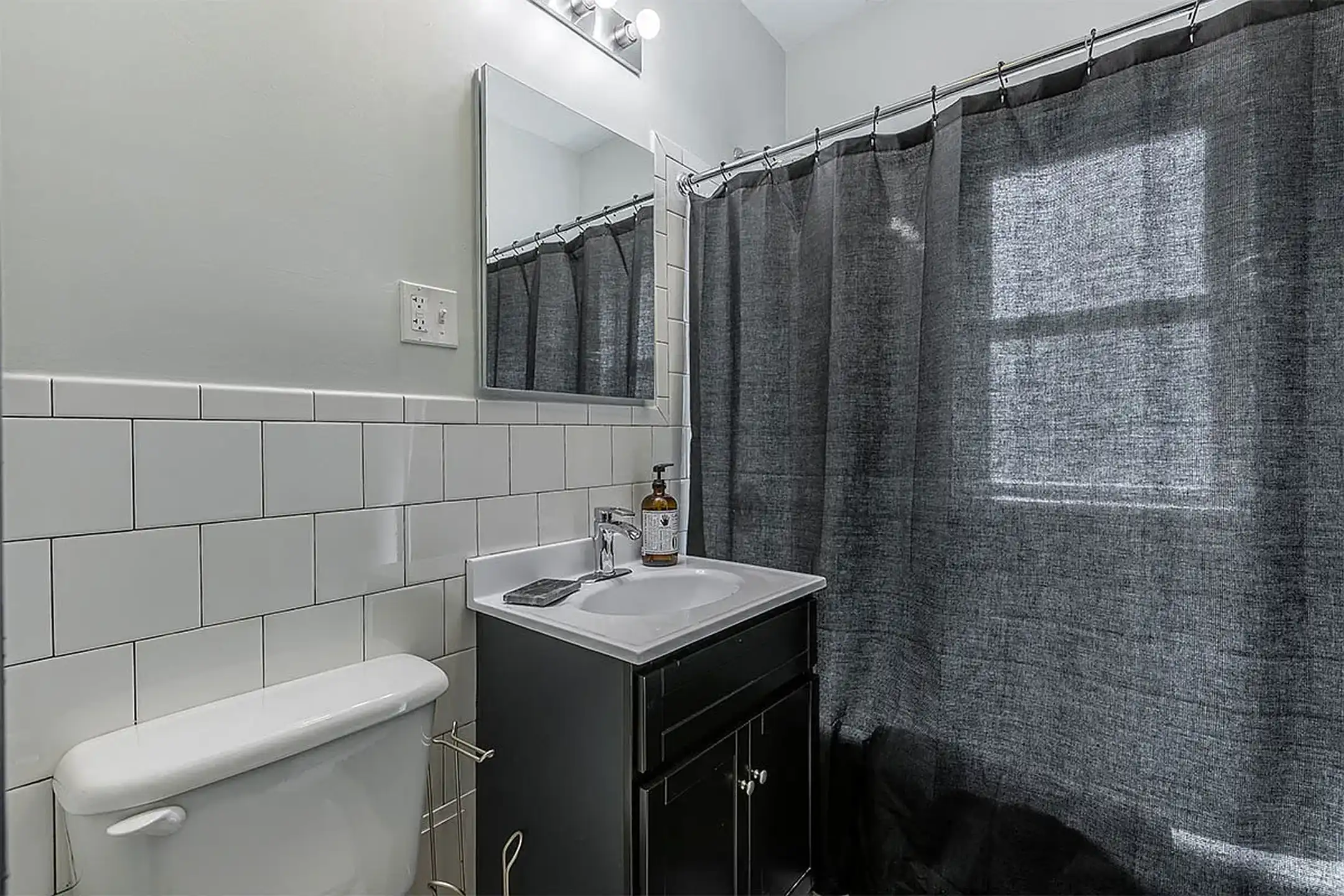 The Edison - Chicago, IL 60640 | ApartmentGuide.com