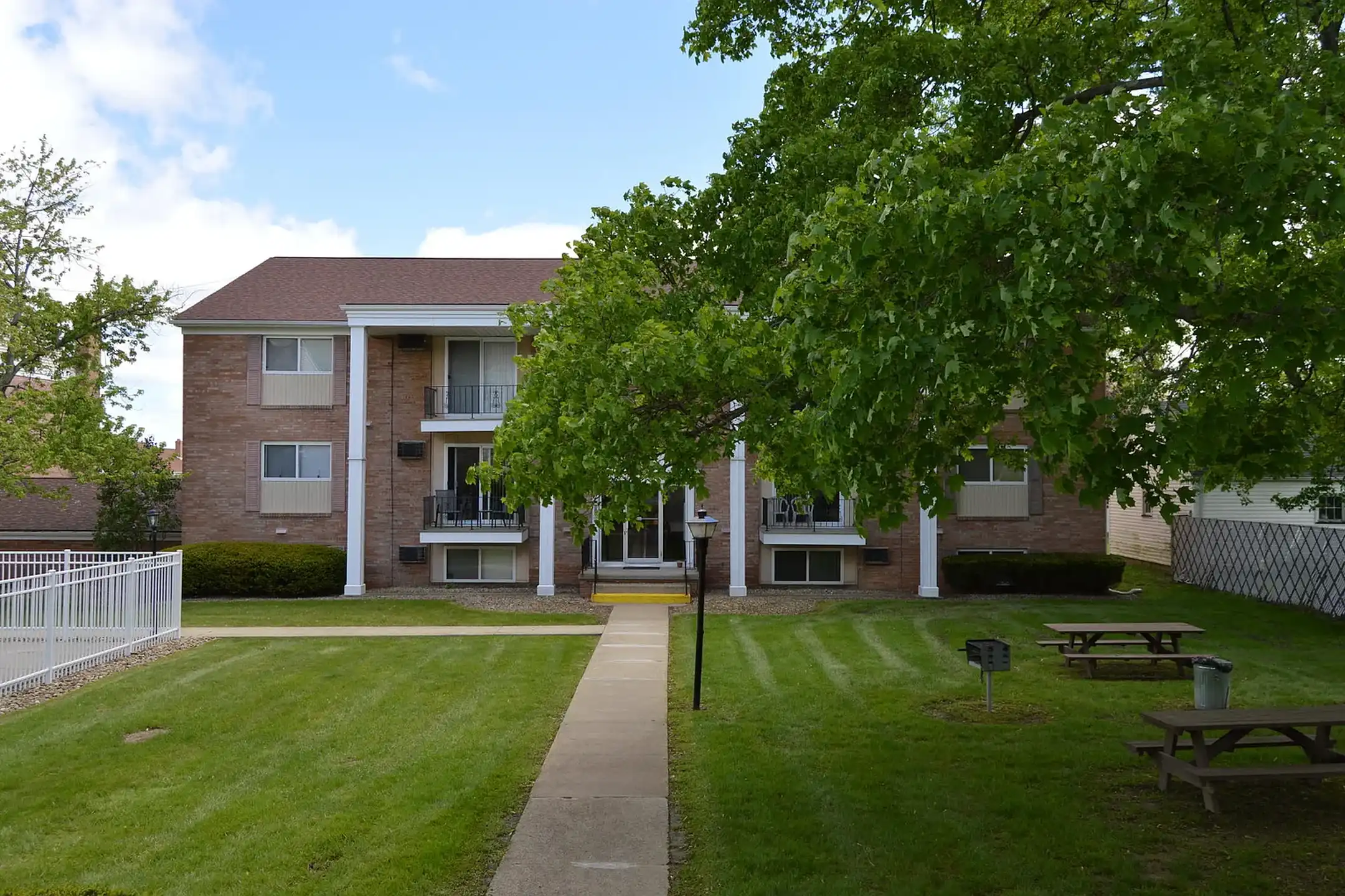 Westview Heights - Hubbard, OH 44425 | ApartmentGuide.com