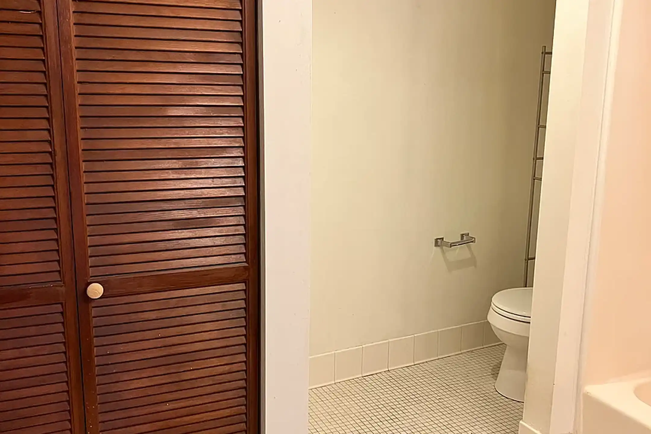 Barney Square Apartments - Schenectady, NY 12305 | ApartmentGuide.com