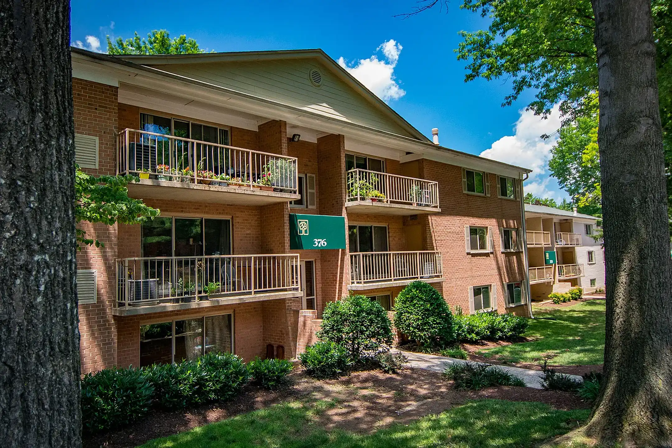 Spring Ridge Apartments - Gaithersburg, MD 20877 | ApartmentGuide.com
