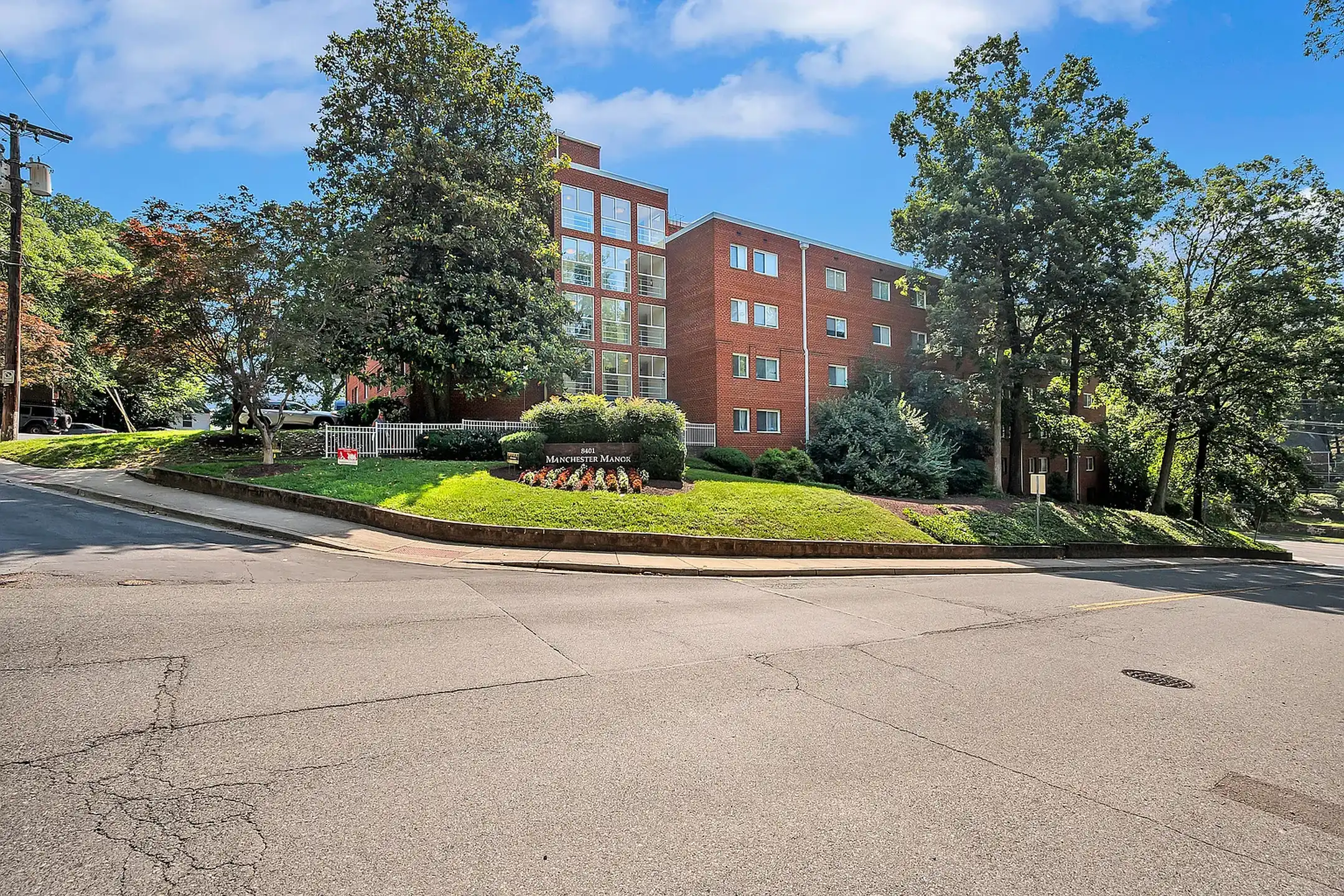 Manchester Manor - Silver Spring, MD 20901 | ApartmentGuide.com