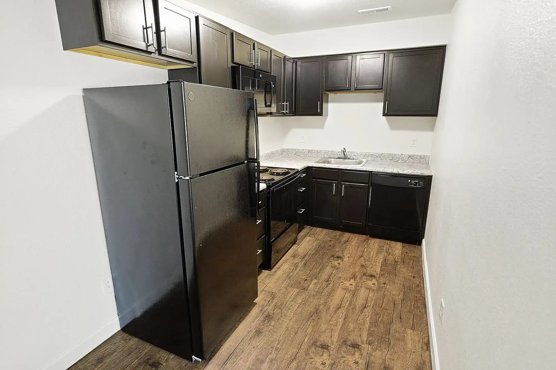 Metro Apartments at Wood River - Wood River, IL 62095 | ApartmentGuide.com