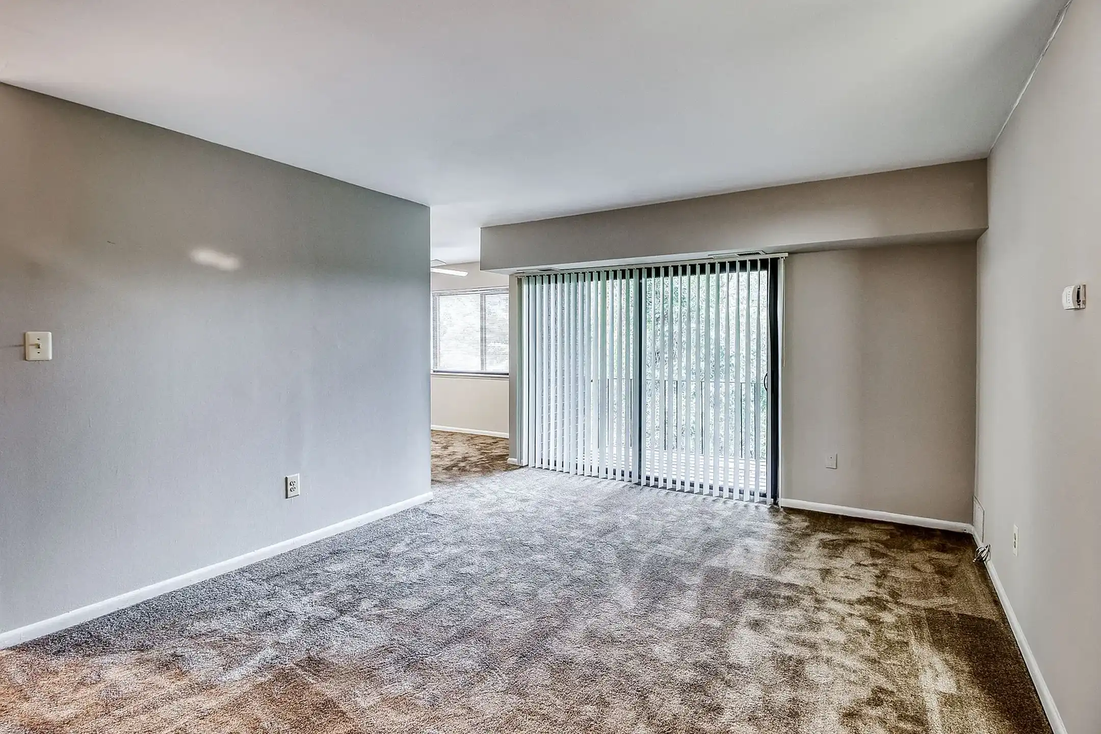Carriage Park Apartments - Pittsburgh, PA 15220 | ApartmentGuide.com
