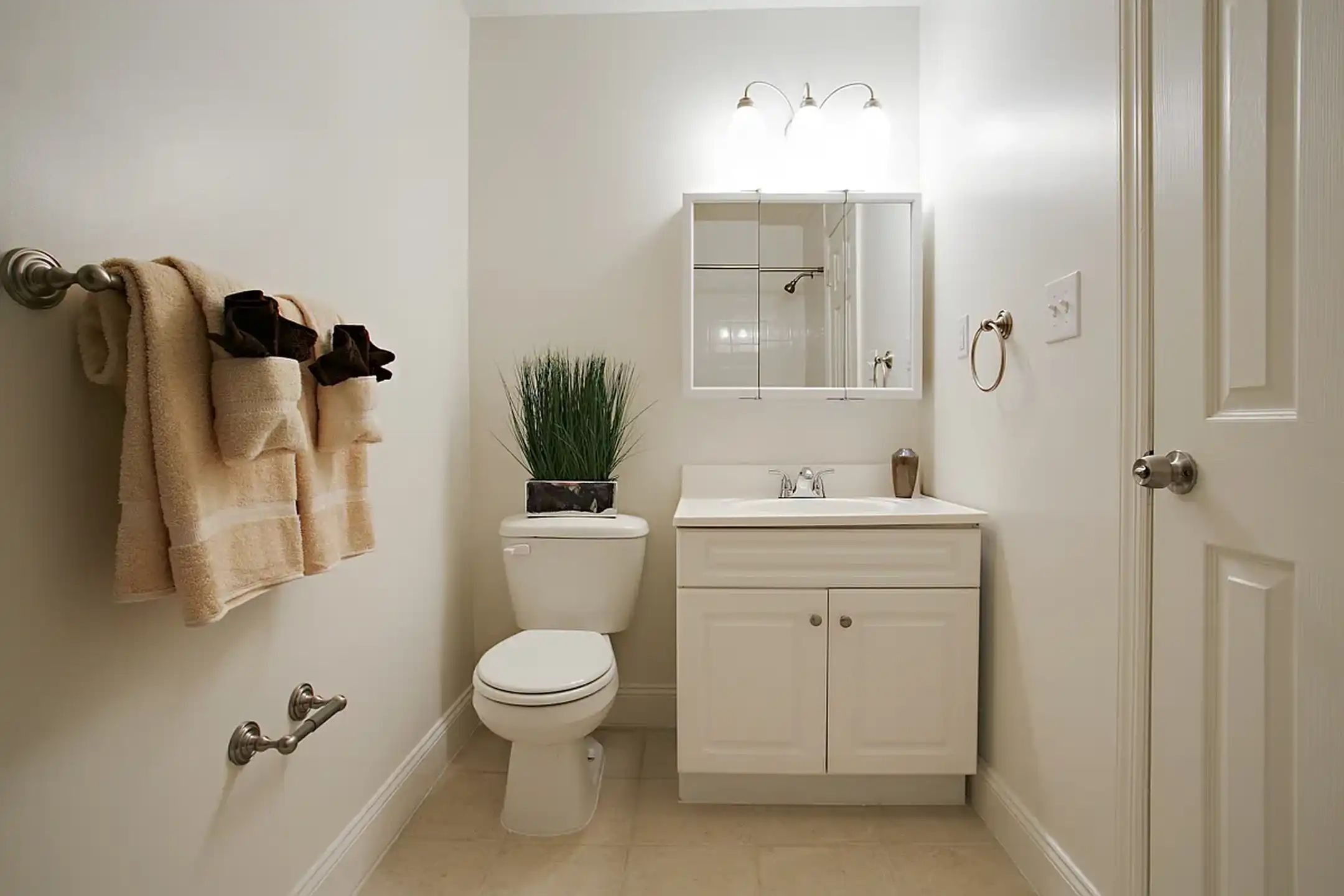 Millbridge Gardens - Clementon, NJ 08021 | ApartmentGuide.com