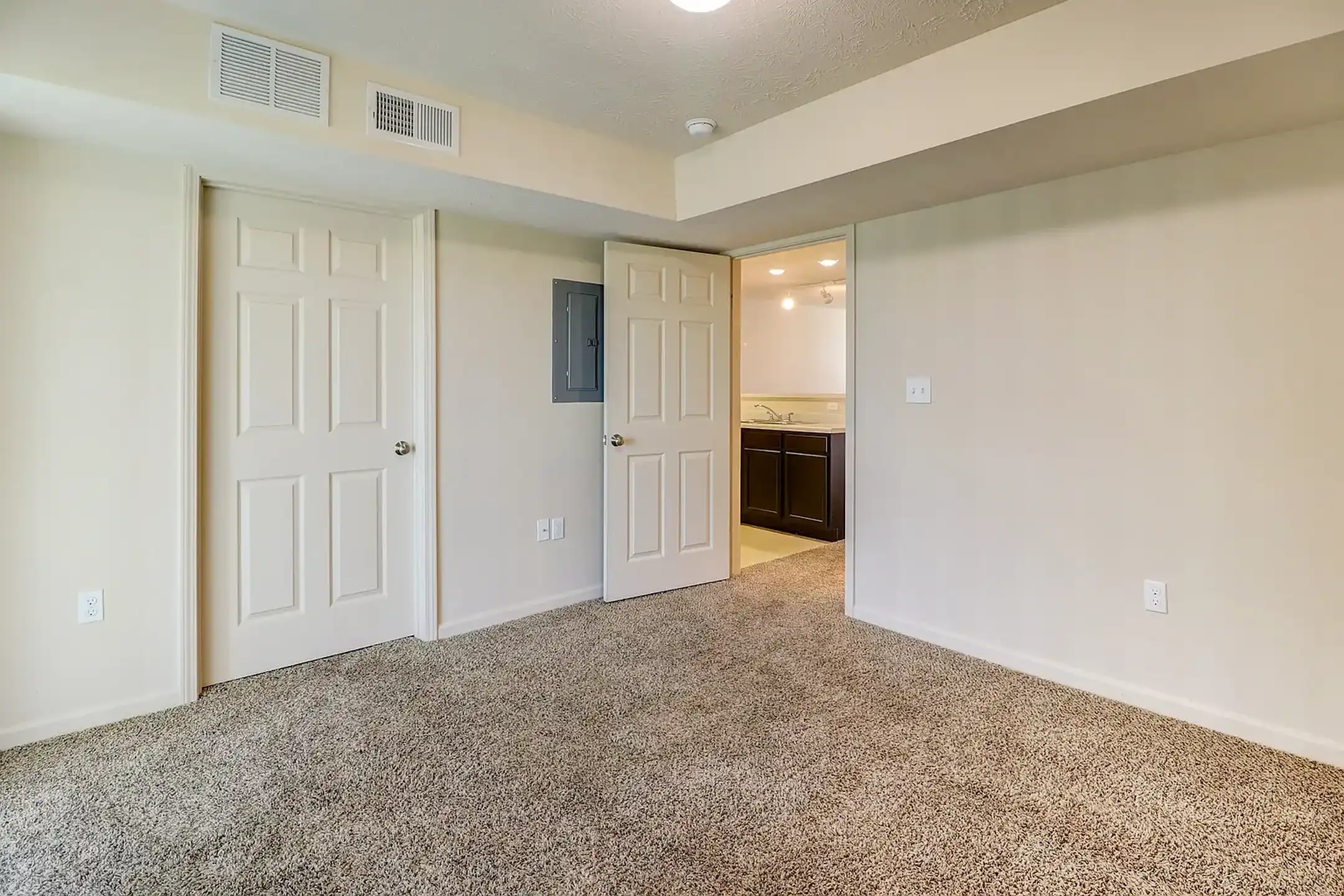 Delaware Trace Apartment Homes - Evansville, IN 47715 | ApartmentGuide.com