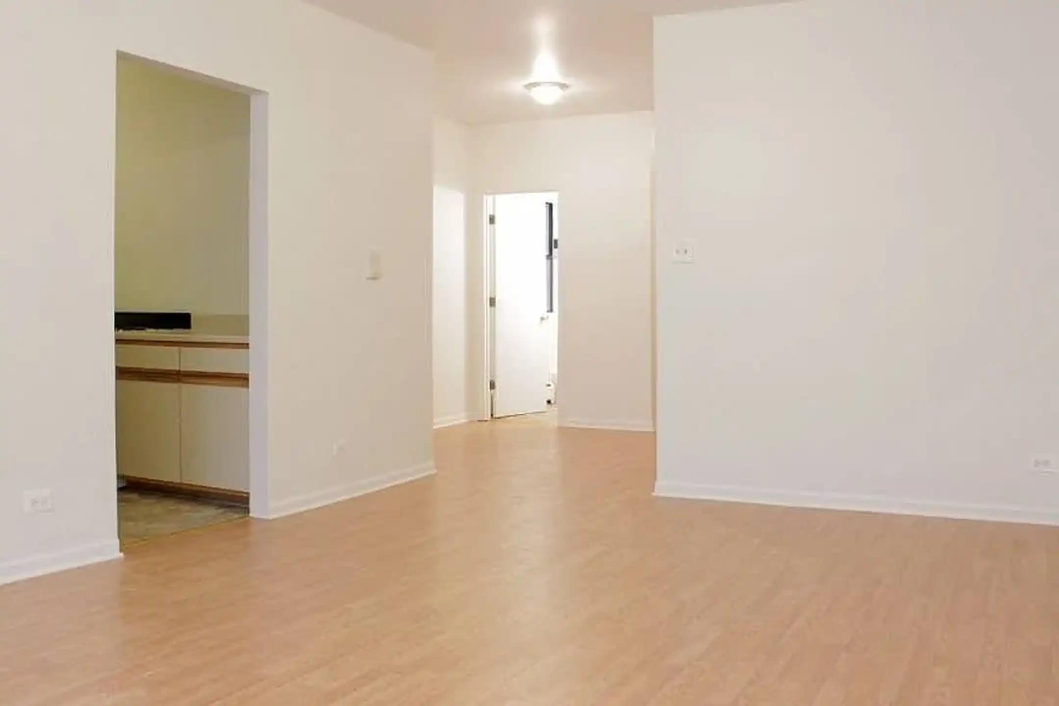 7316 S Jeffery Blvd - Chicago, IL 60649 | ApartmentGuide.com