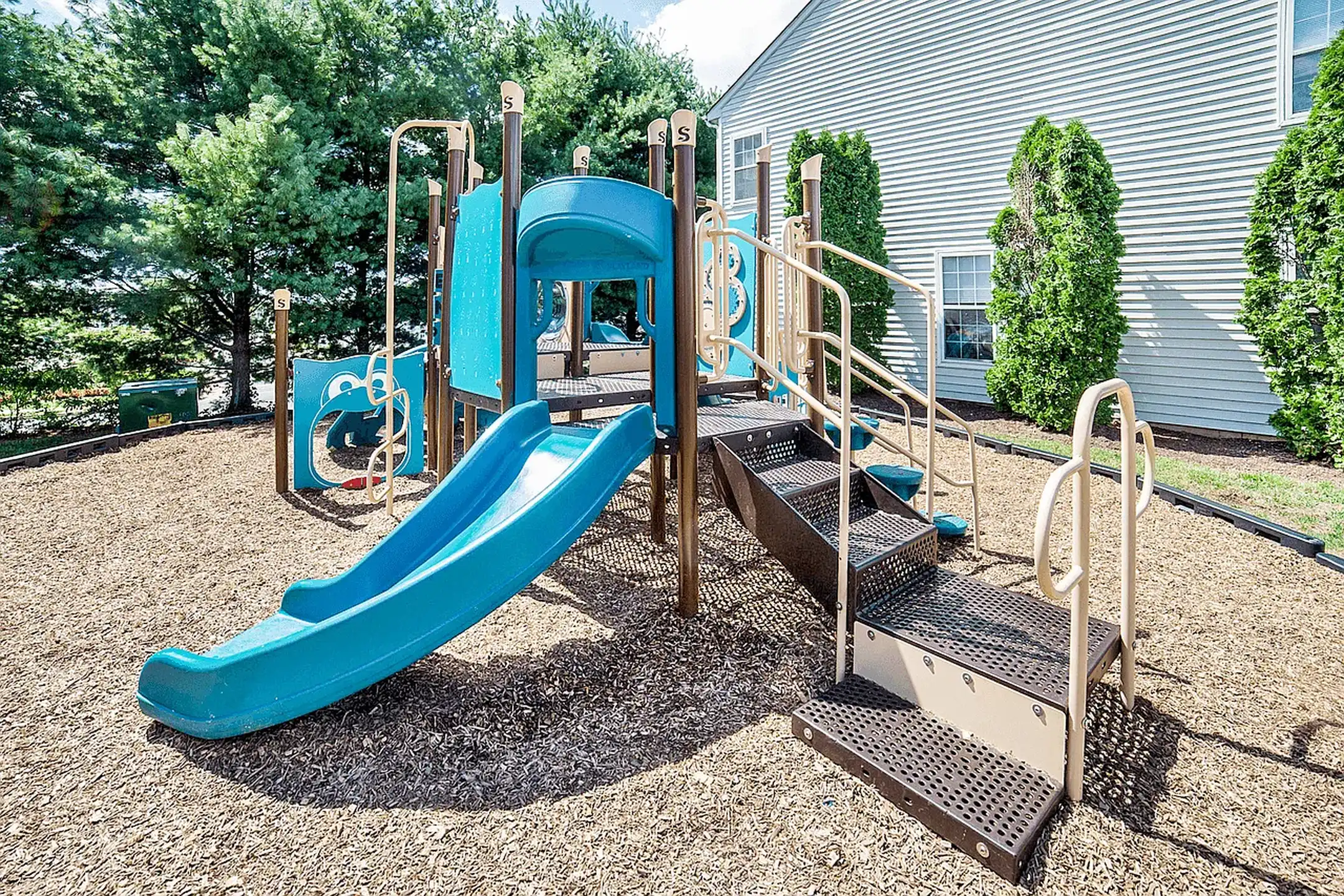 Riverside Manor Apartments - Fredericksburg, VA 22401 | ApartmentGuide.com