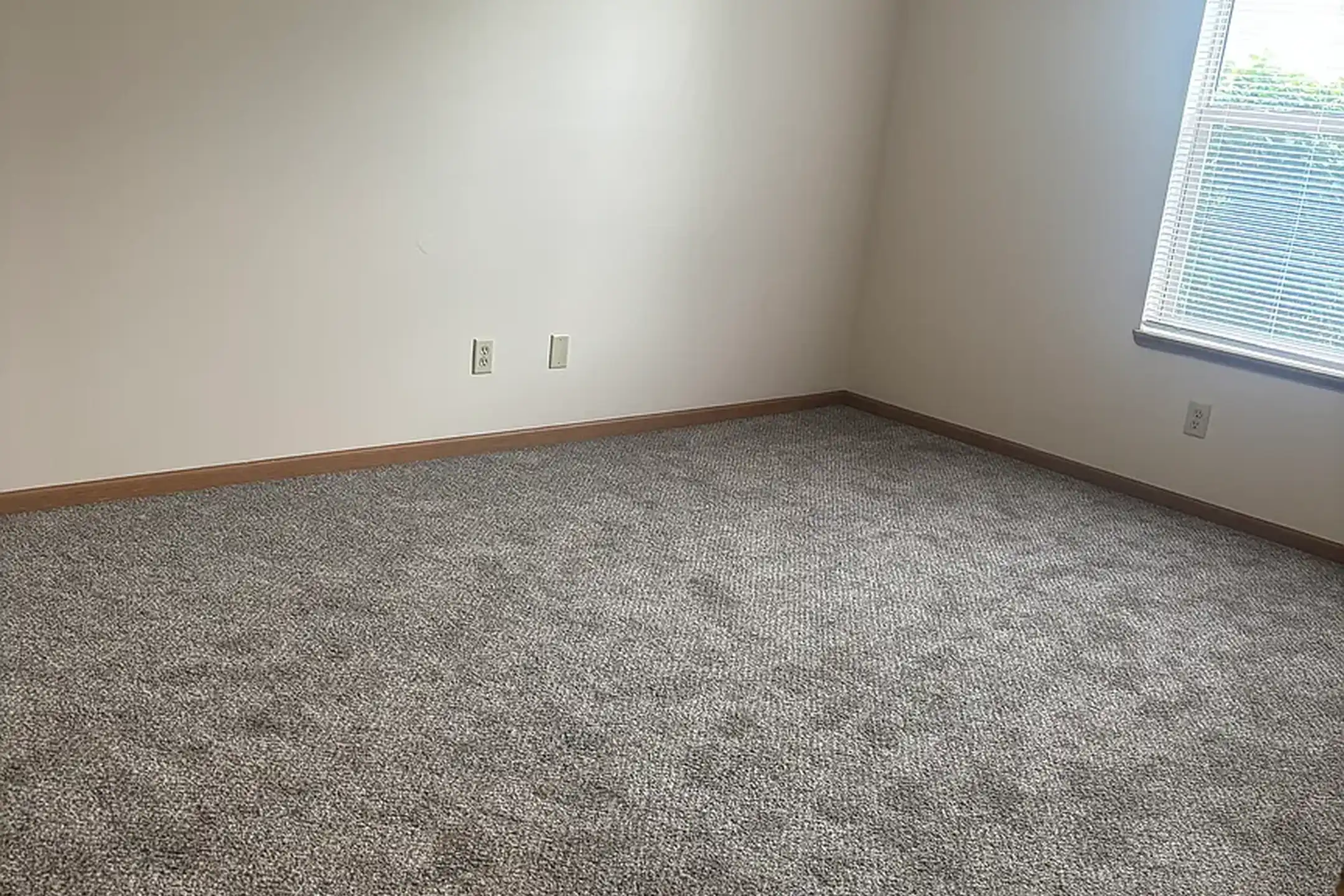 Cedar Cliff Apartments - Richmond, IN 47374 | ApartmentGuide.com