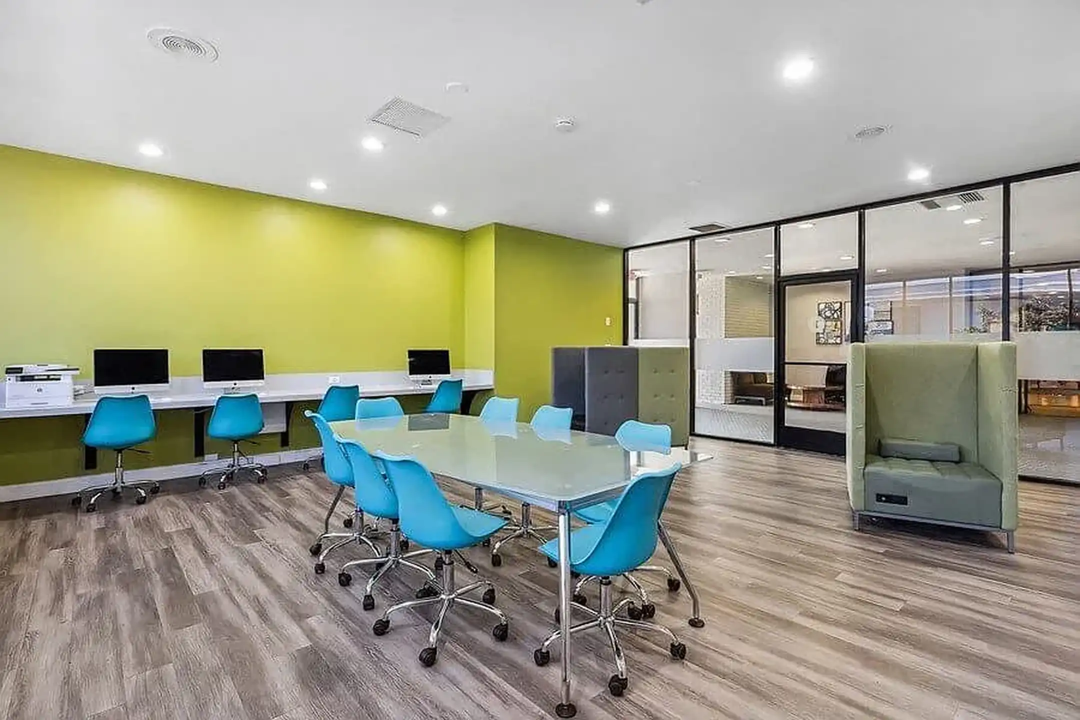 Madison Park - Anaheim, CA 92804 | ApartmentGuide.com
