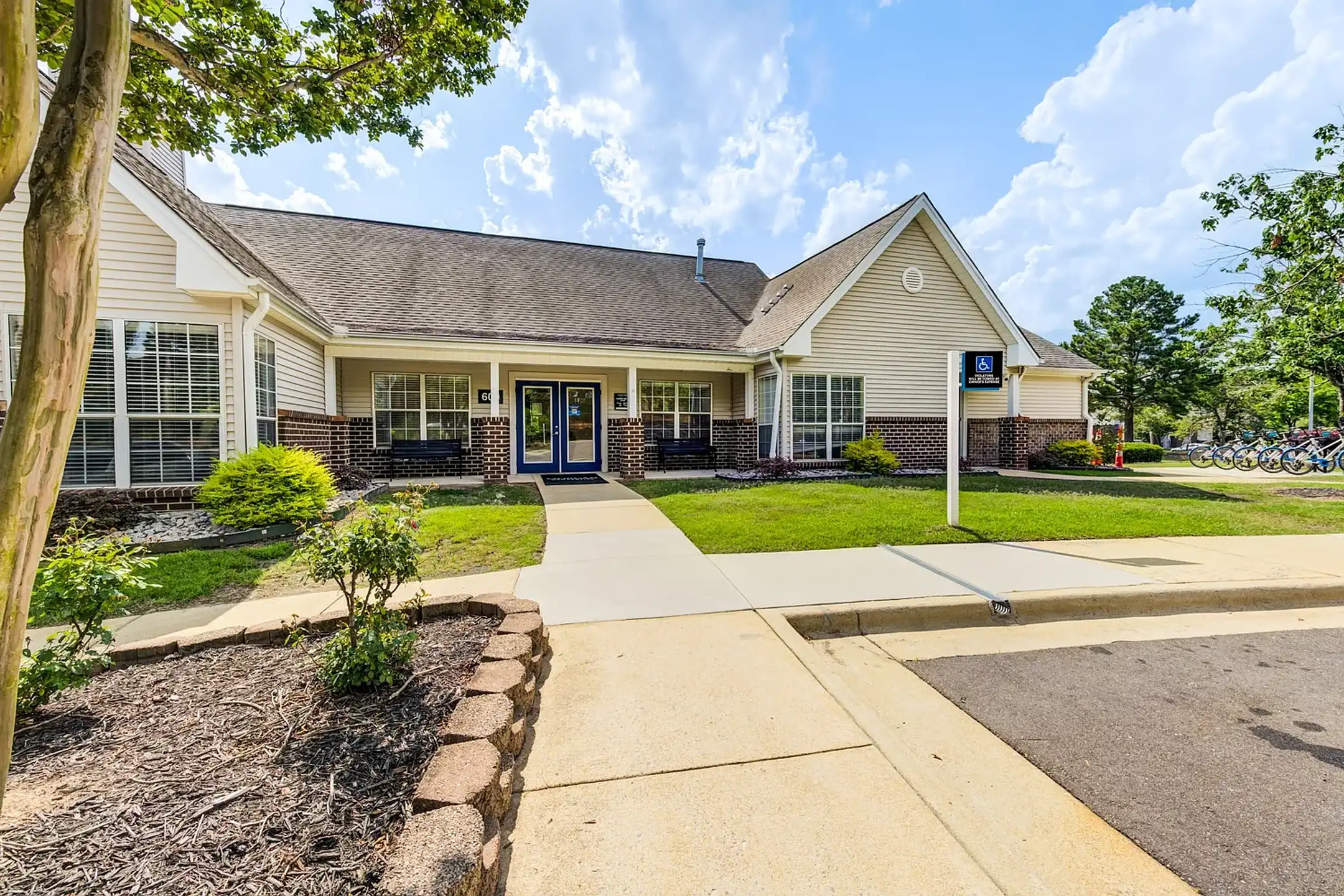 Chason Ridge Apartment Homes - Fayetteville, NC 28314 | ApartmentGuide.com