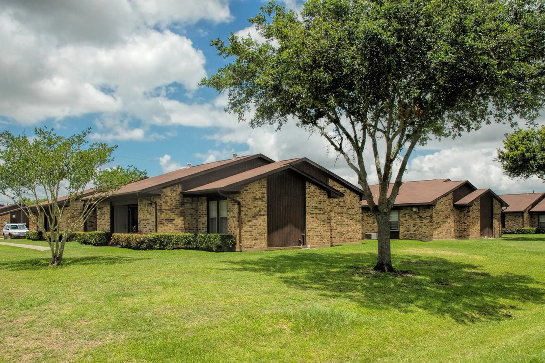 1749 E Henderson Rd unit 102 - Angleton, TX 77515 | ApartmentGuide.com