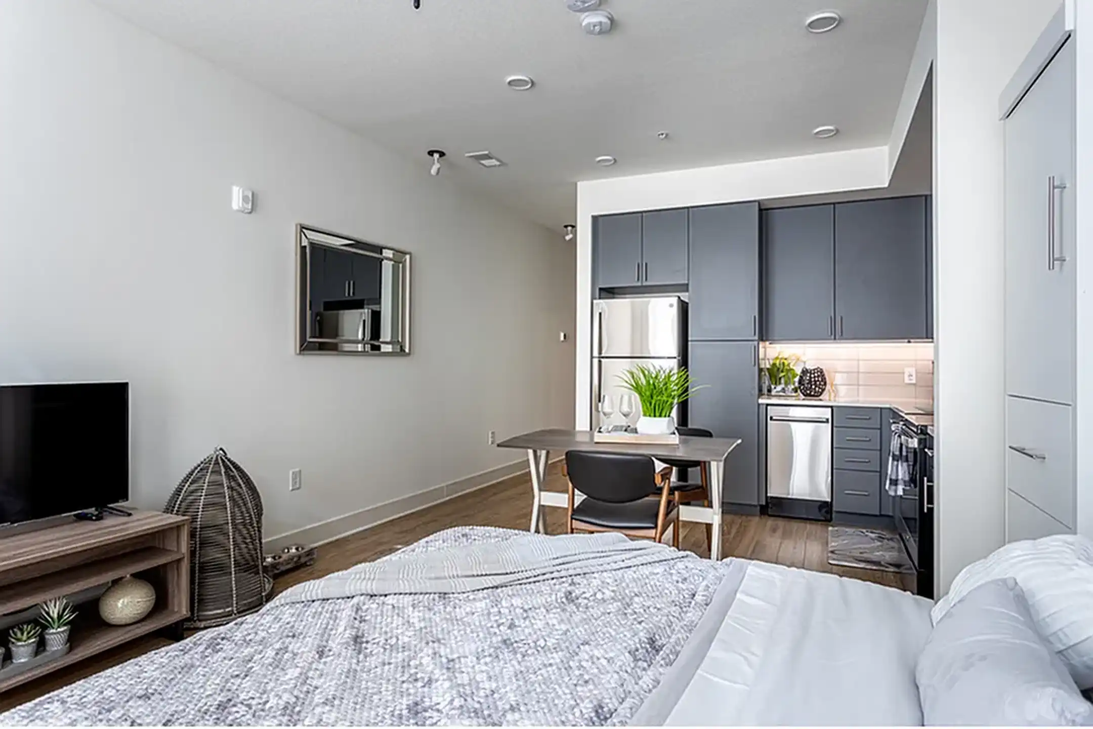 225 Sycamore - Wichita, KS 67203 | ApartmentGuide.com