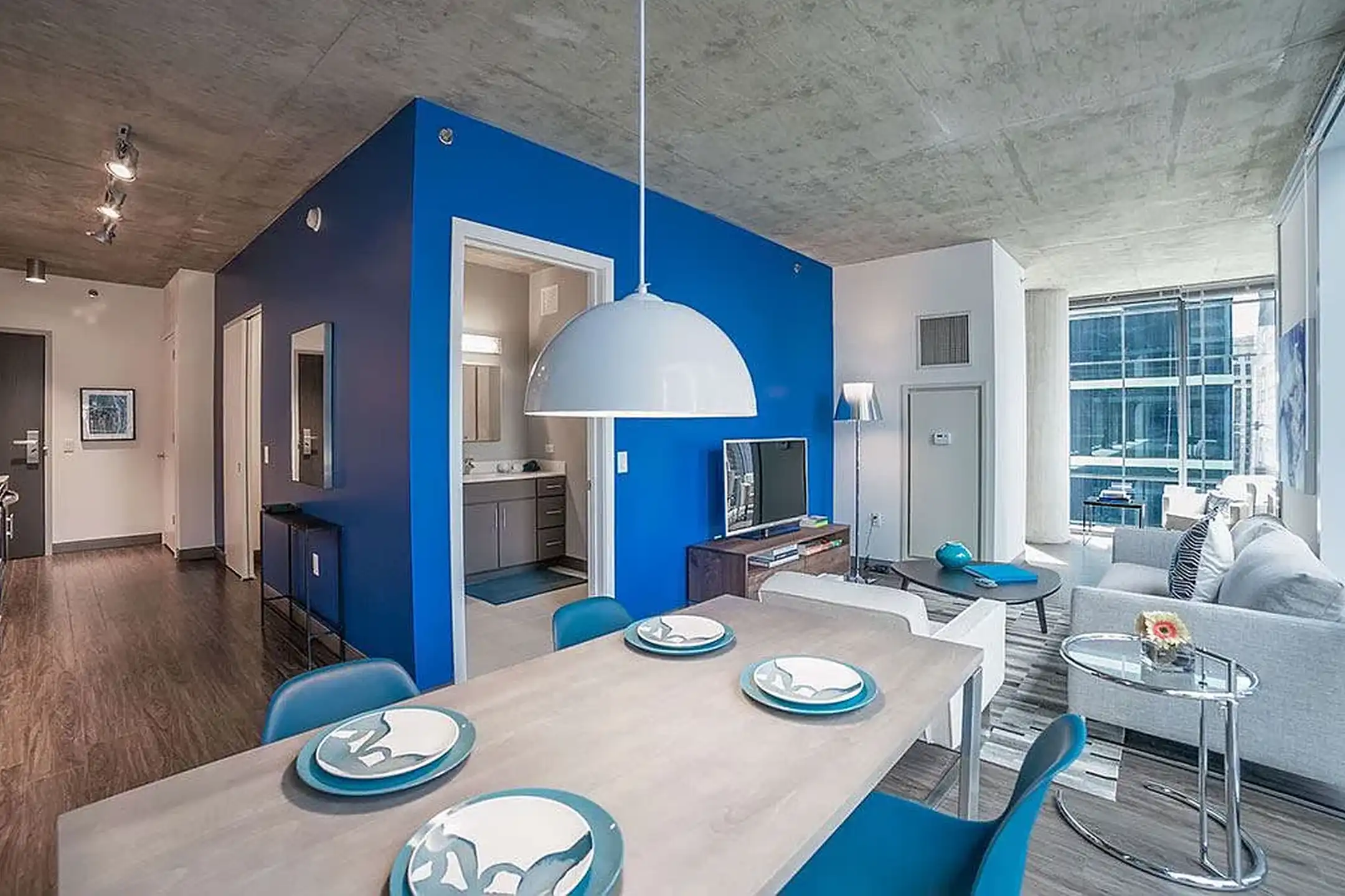 Linea Apartments - Chicago, IL 60606 | ApartmentGuide.com