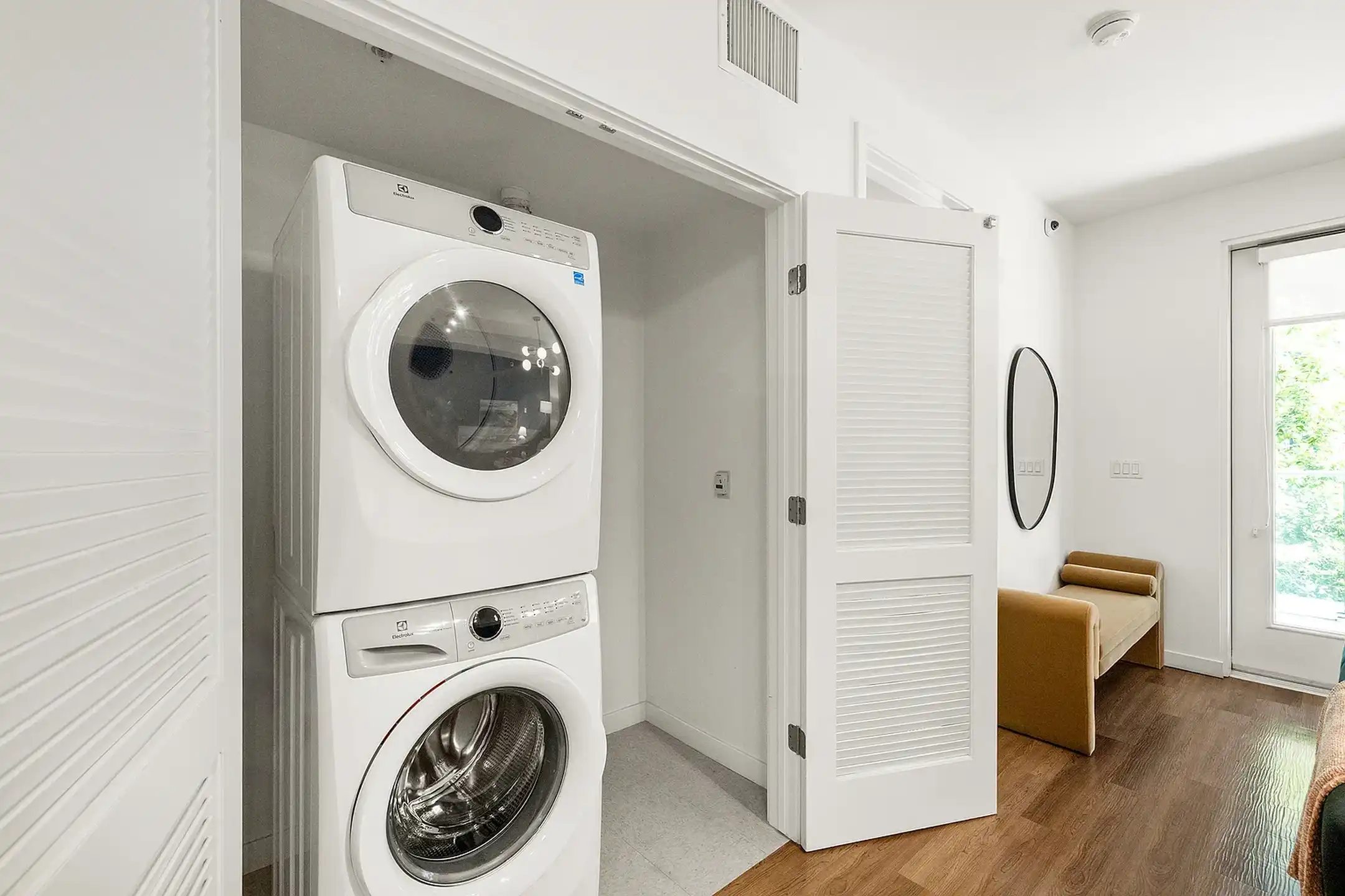 Next on Lex - Glendale, CA 91203 | ApartmentGuide.com