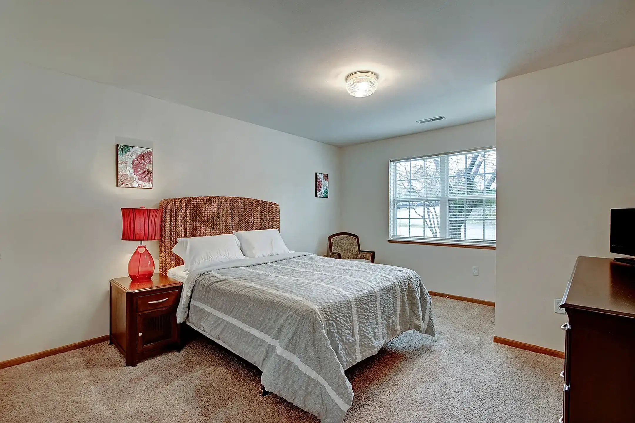 Arbor Ridge - Milwaukee, WI 53224 | ApartmentGuide.com