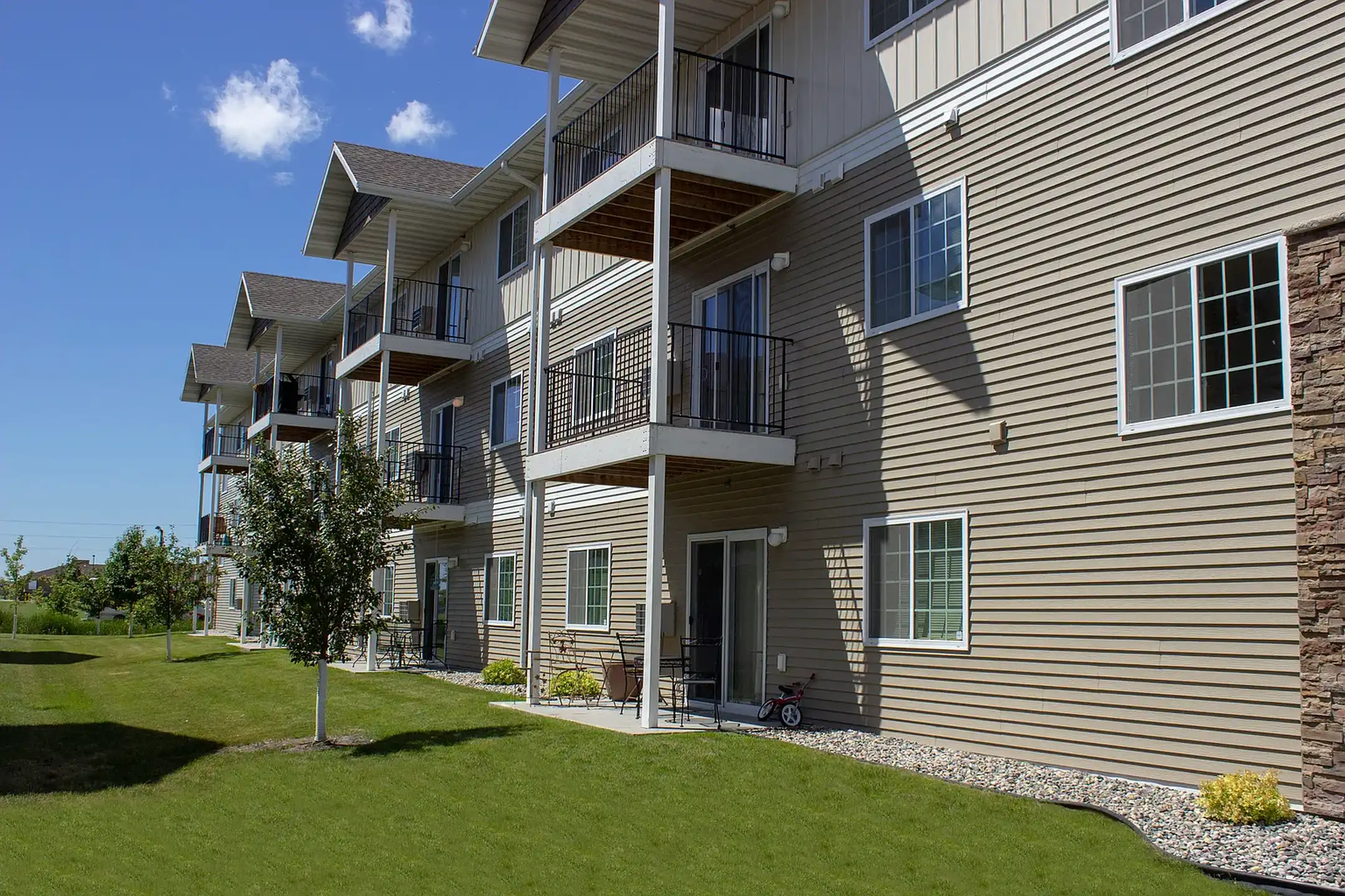 Amber Ridge Apartments - Fargo, ND 58104 | ApartmentGuide.com