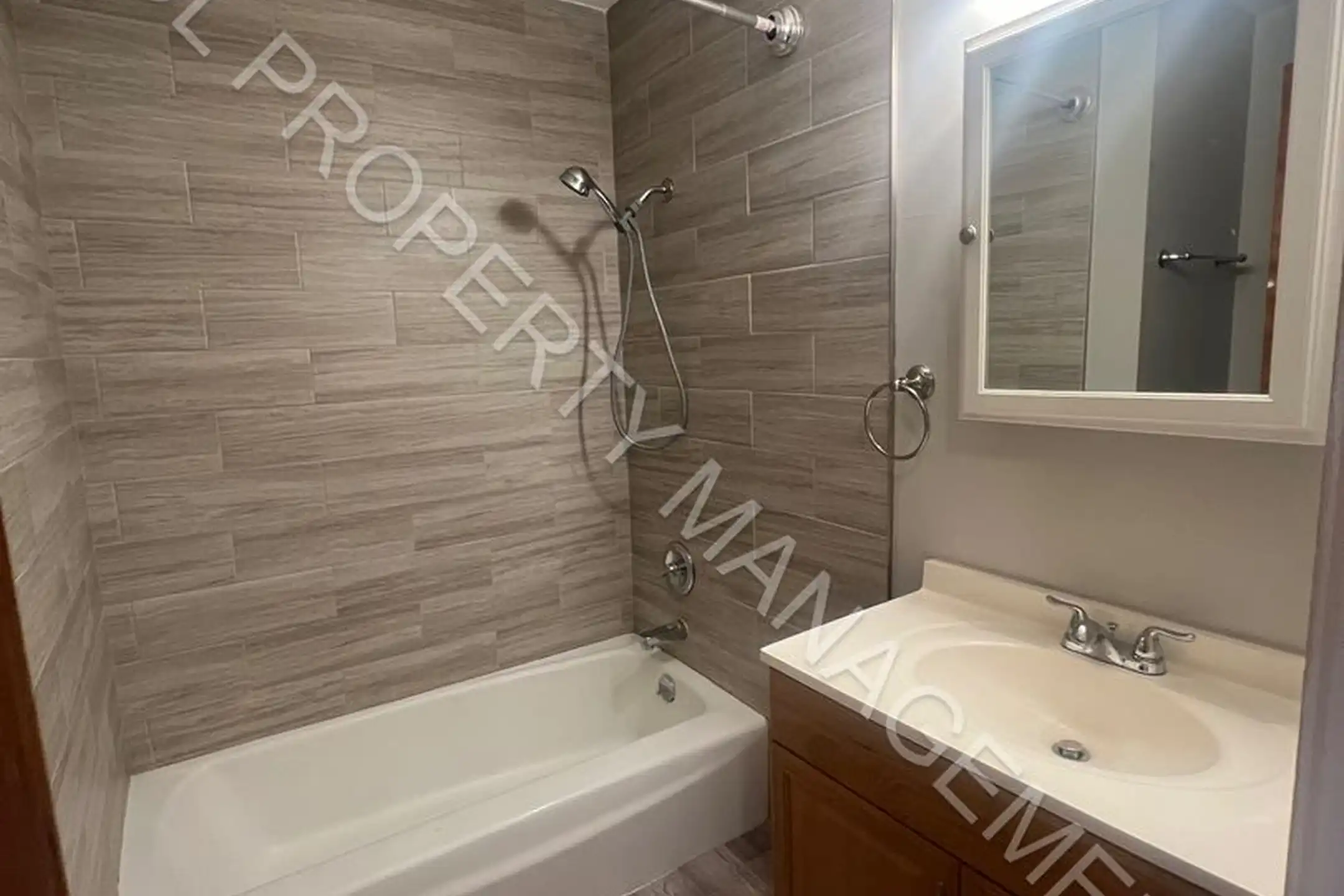 4515 N Woodbridge St unit 3 - Bay City, MI 48706 | ApartmentGuide.com