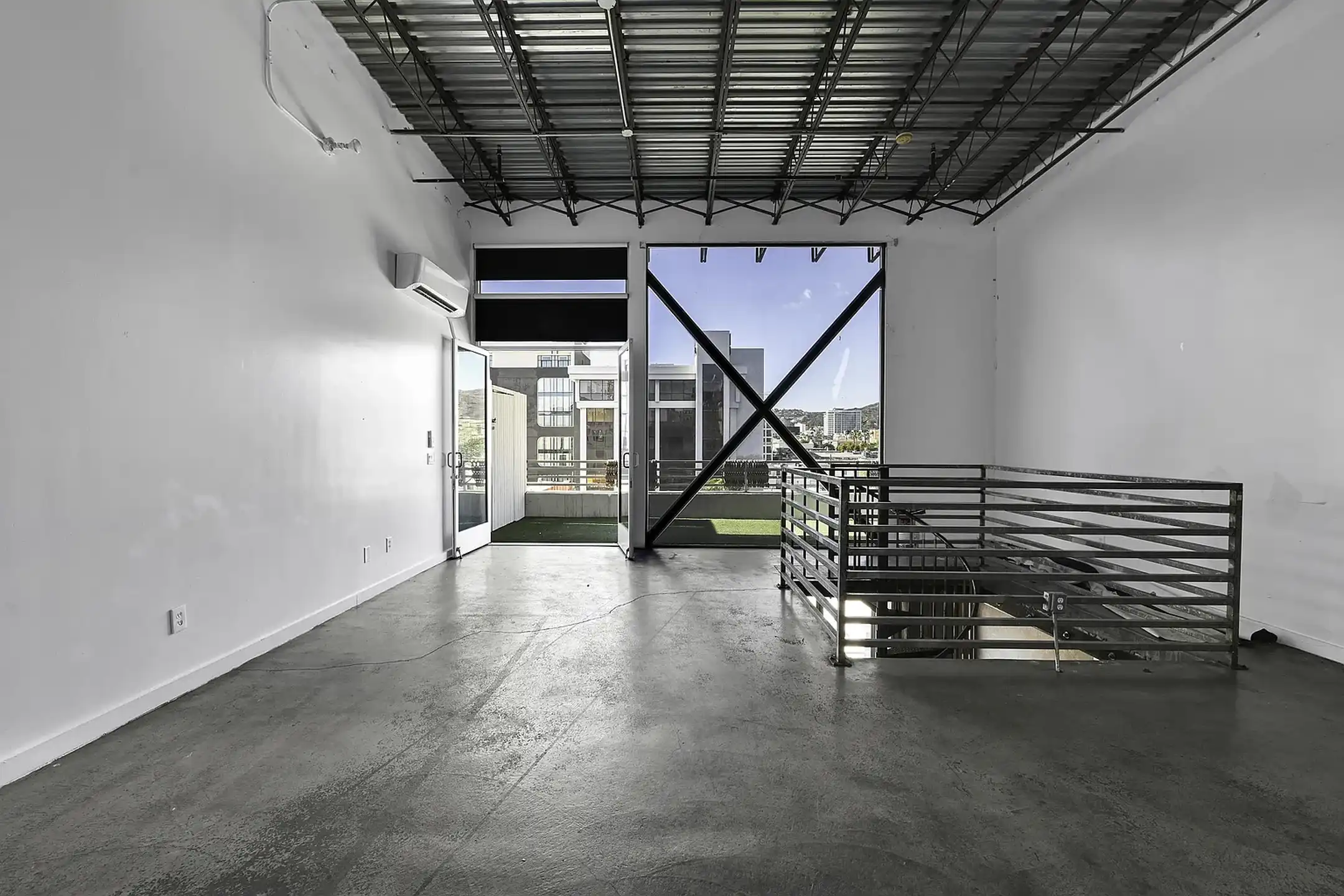 Cosmo Lofts - Los Angeles, CA 90028 | ApartmentGuide.com