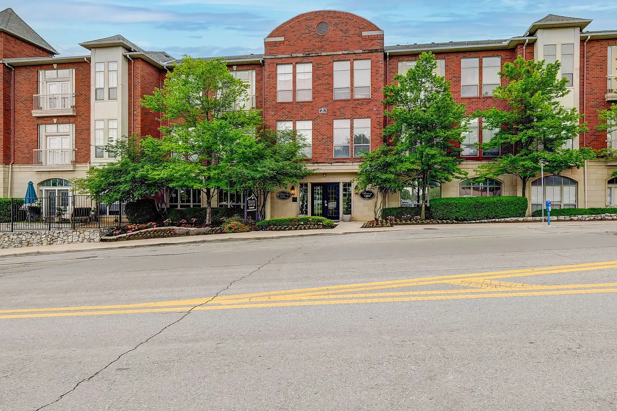 Liberty Place Apartments - Columbus, OH 43215 | ApartmentGuide.com