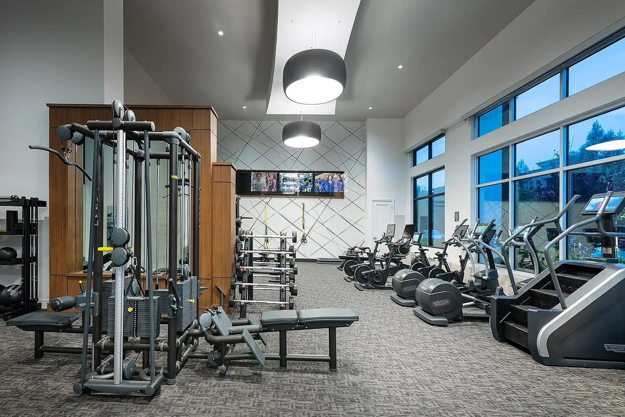 Bell Warner Center - Canoga Park, CA 91303 | ApartmentGuide.com