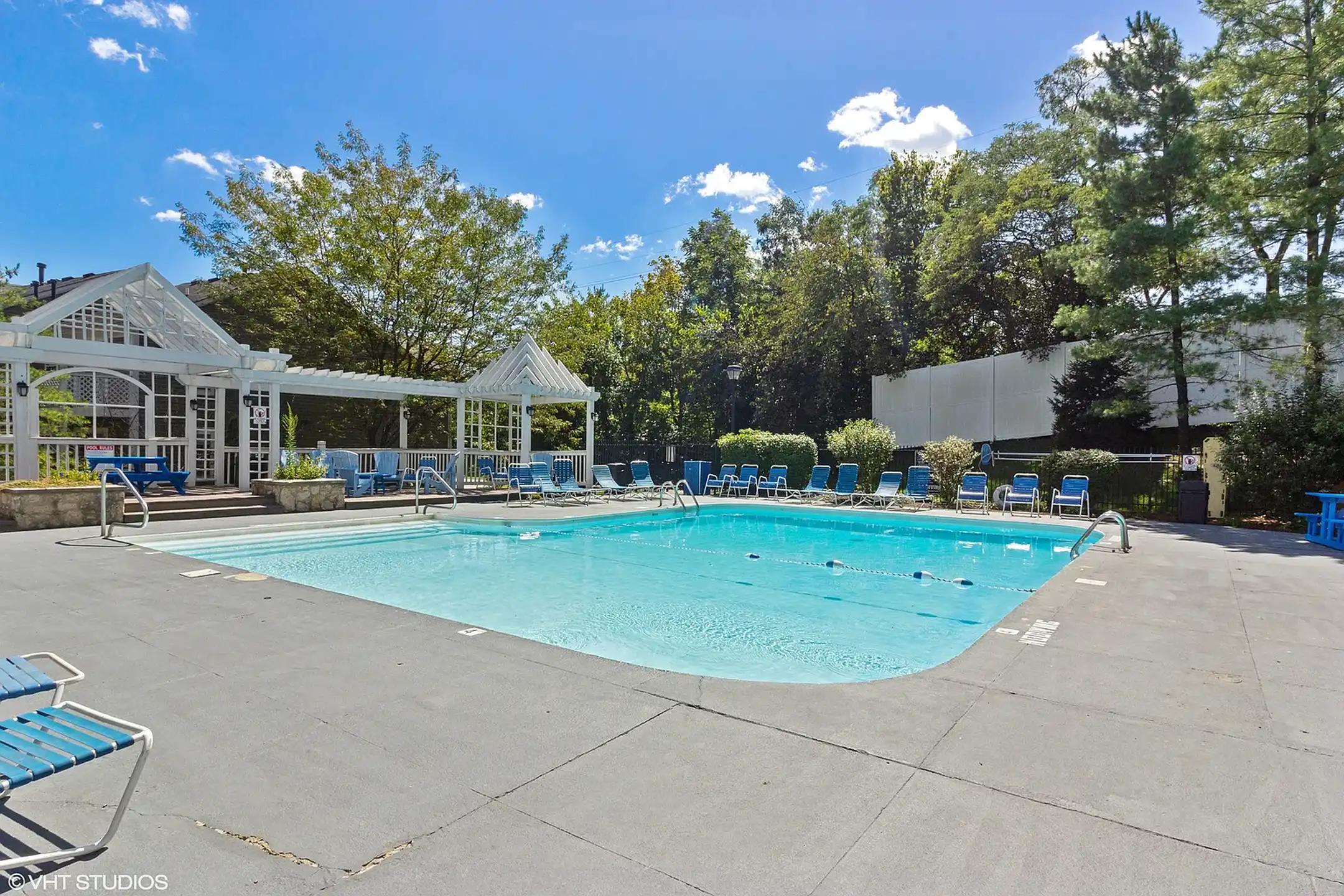 Brookstone Village - Cincinnati, OH 45209 | ApartmentGuide.com