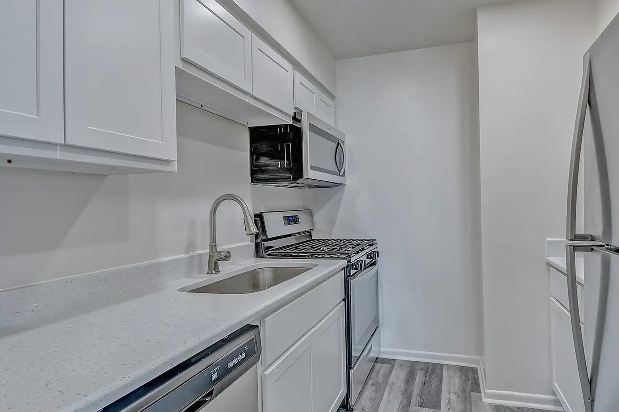 Woodside Village Apartments - Valparaiso, IN 46383 | ApartmentGuide.com
