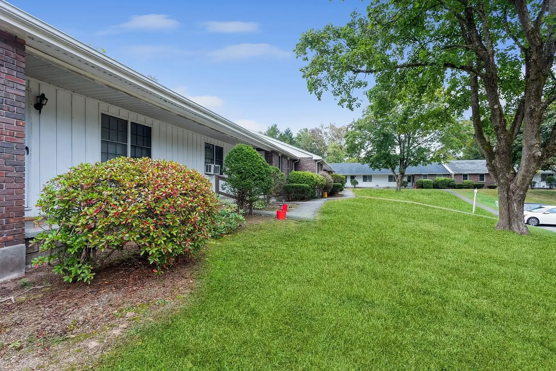 Pinney Brook - Ellington, CT 06029 | ApartmentGuide.com