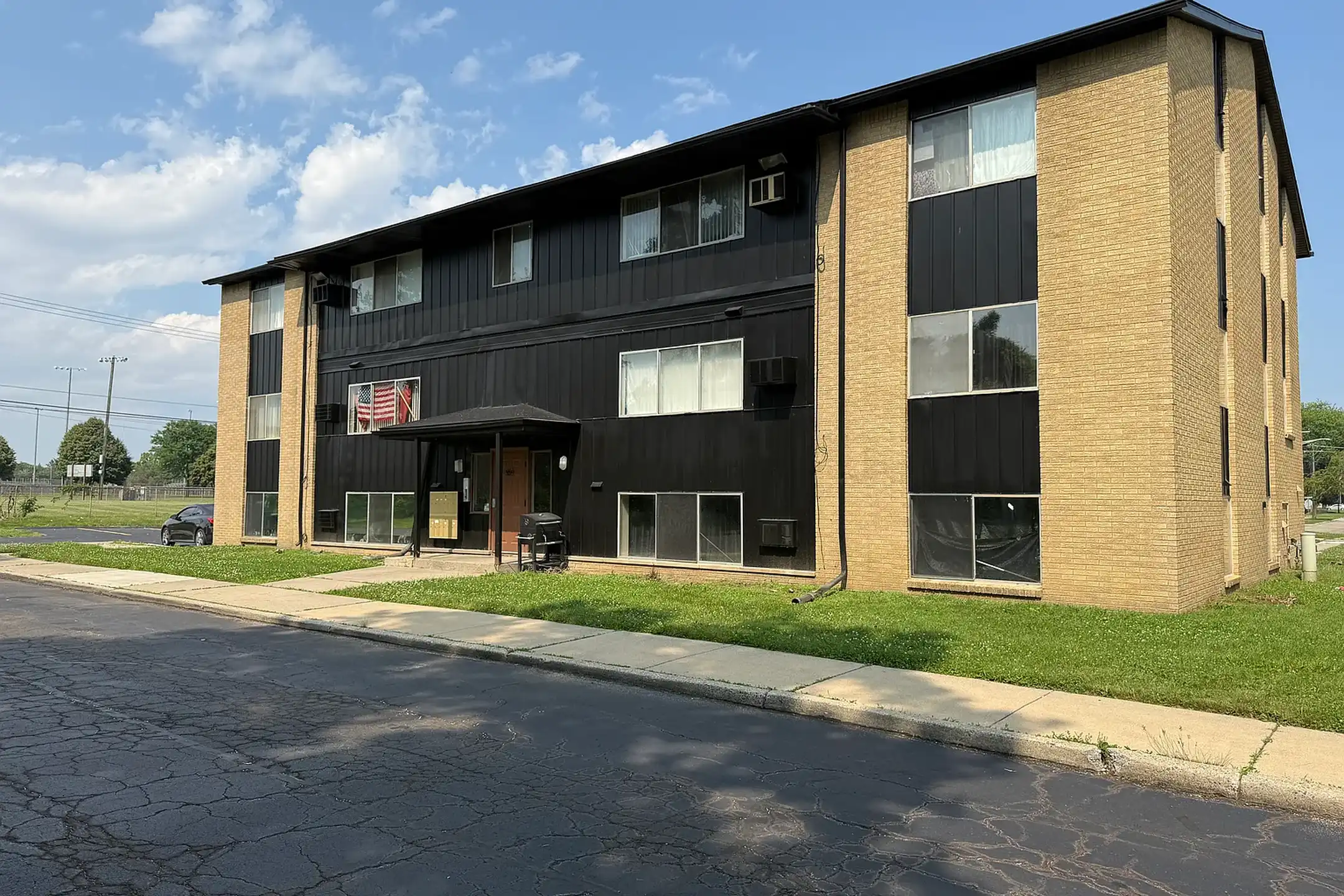 Hubbard Apartments - Mount Clemens, MI 48043 | ApartmentGuide.com