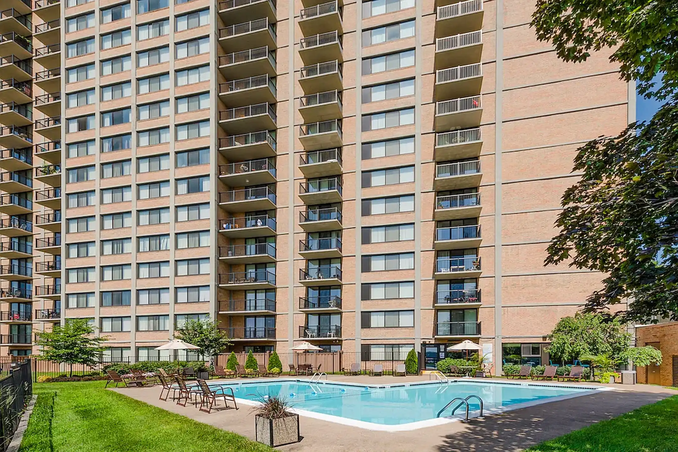 Landmark Ridge - Alexandria, VA 22304 | ApartmentGuide.com