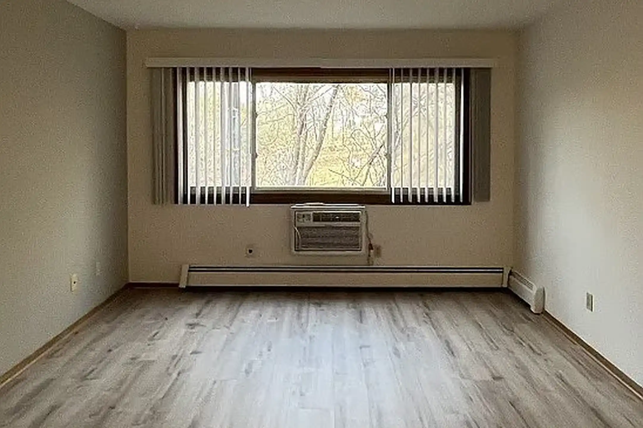 Ridge Manor Apartments - Hales Corners, WI 53130 | ApartmentGuide.com