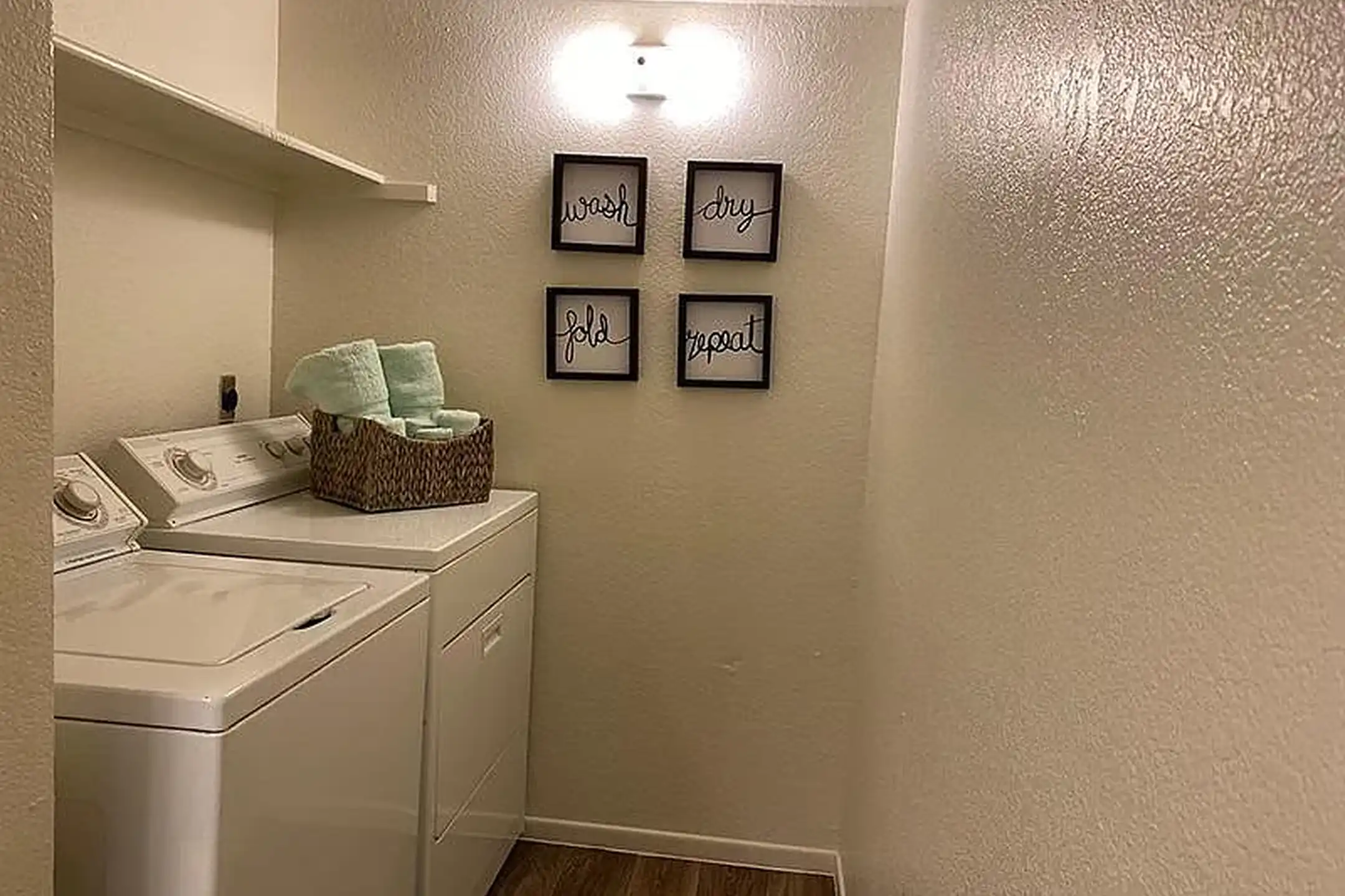 Falcon Glen Apartments - Mesa, AZ 85205 | ApartmentGuide.com