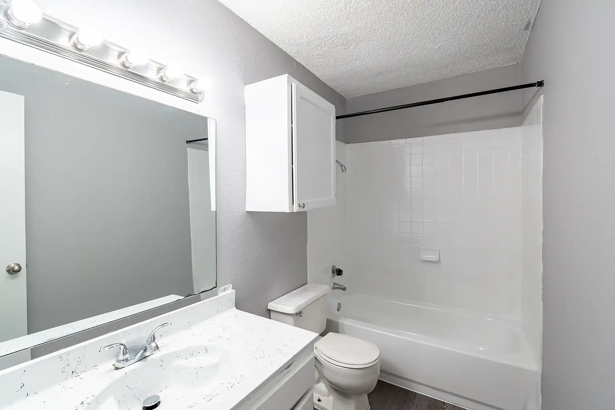 La Prada Place Apartments - Dallas, TX 75228 | ApartmentGuide.com