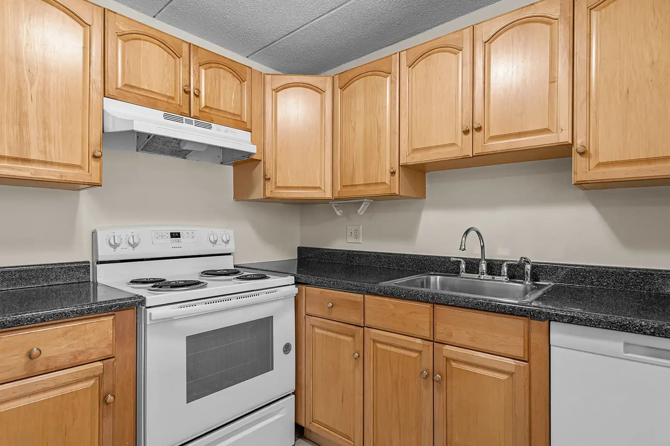 Warden Place - Saugus, MA 01906 | ApartmentGuide.com