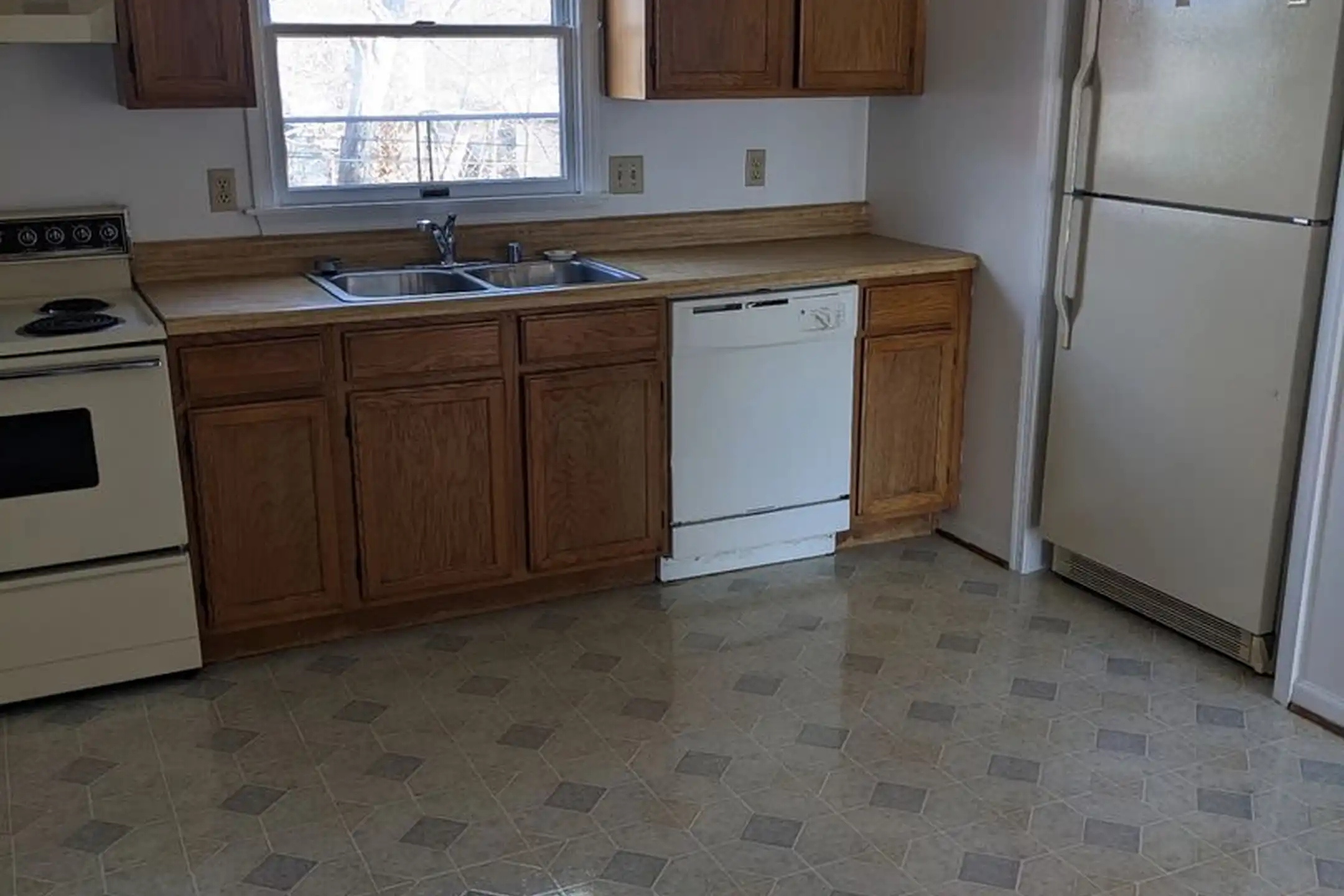 820 Locust St unit # 4 - Stephens City, VA 22655 | ApartmentGuide.com