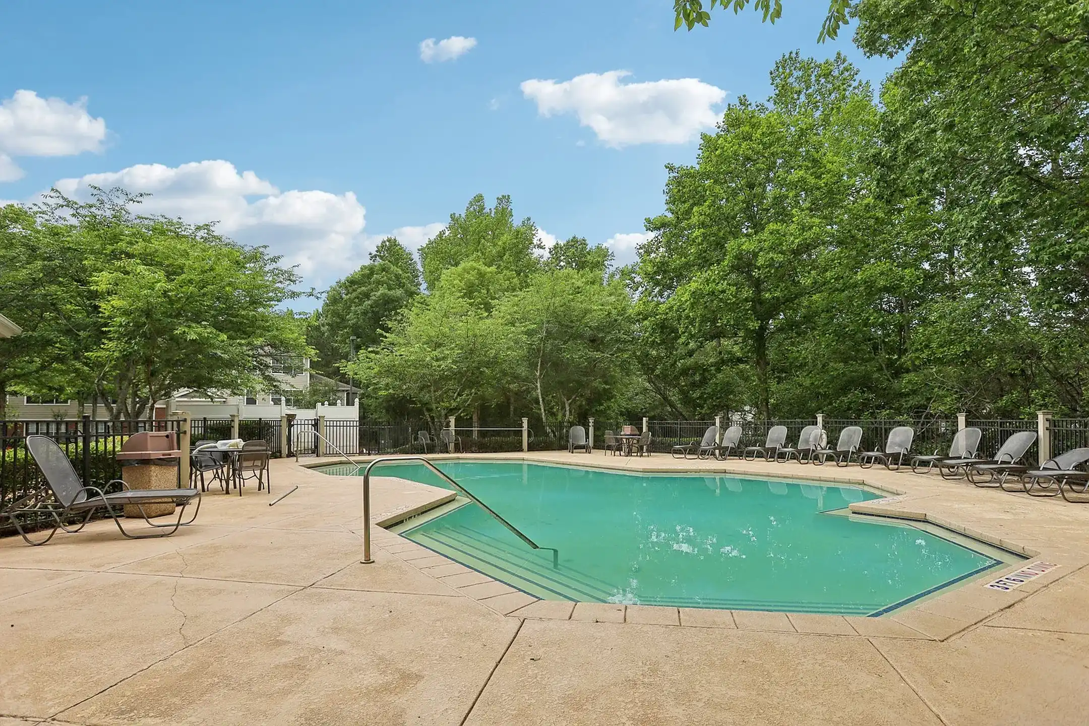 Newnan Crossing - Newnan, GA 30265 | ApartmentGuide.com