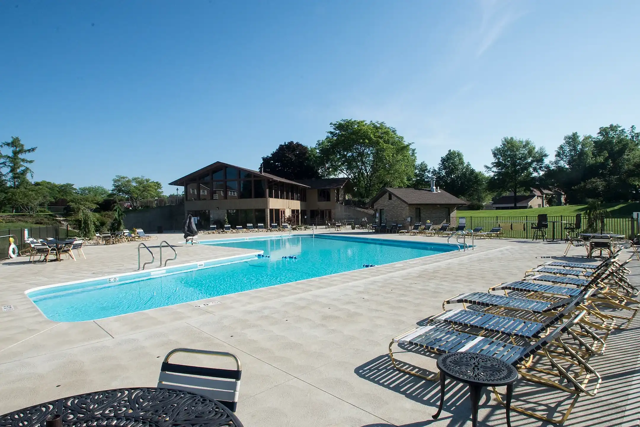 Woodlawn Village - Canton, OH 44708 | ApartmentGuide.com