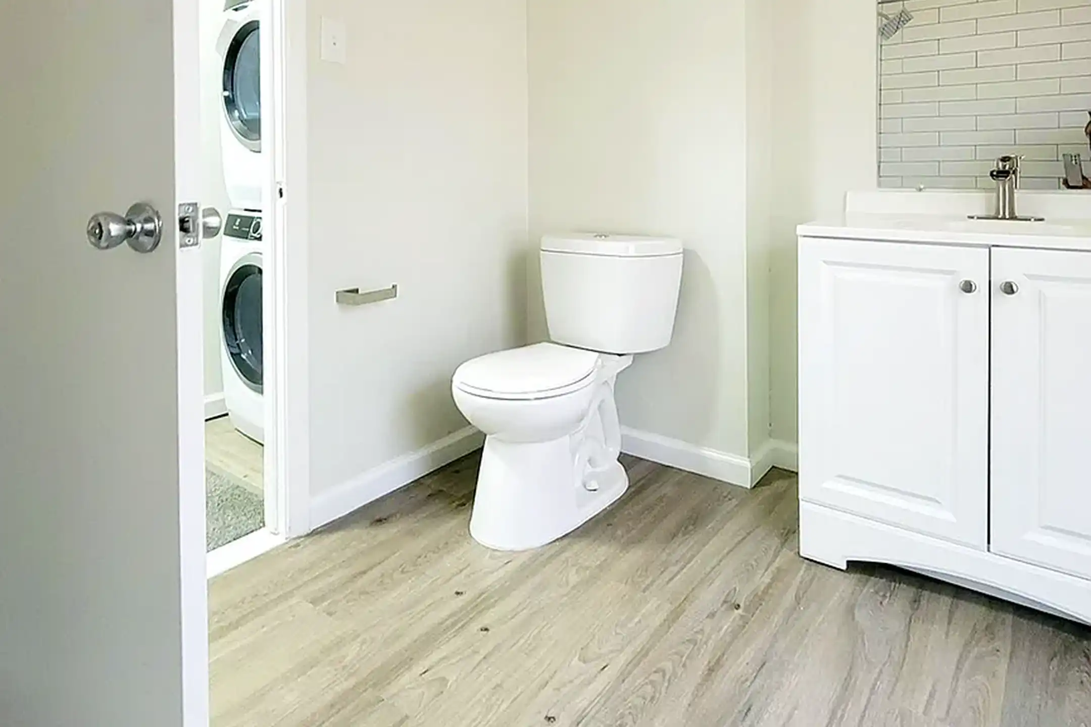 Edgewater Manor - Beverly, NJ 08010 | ApartmentGuide.com