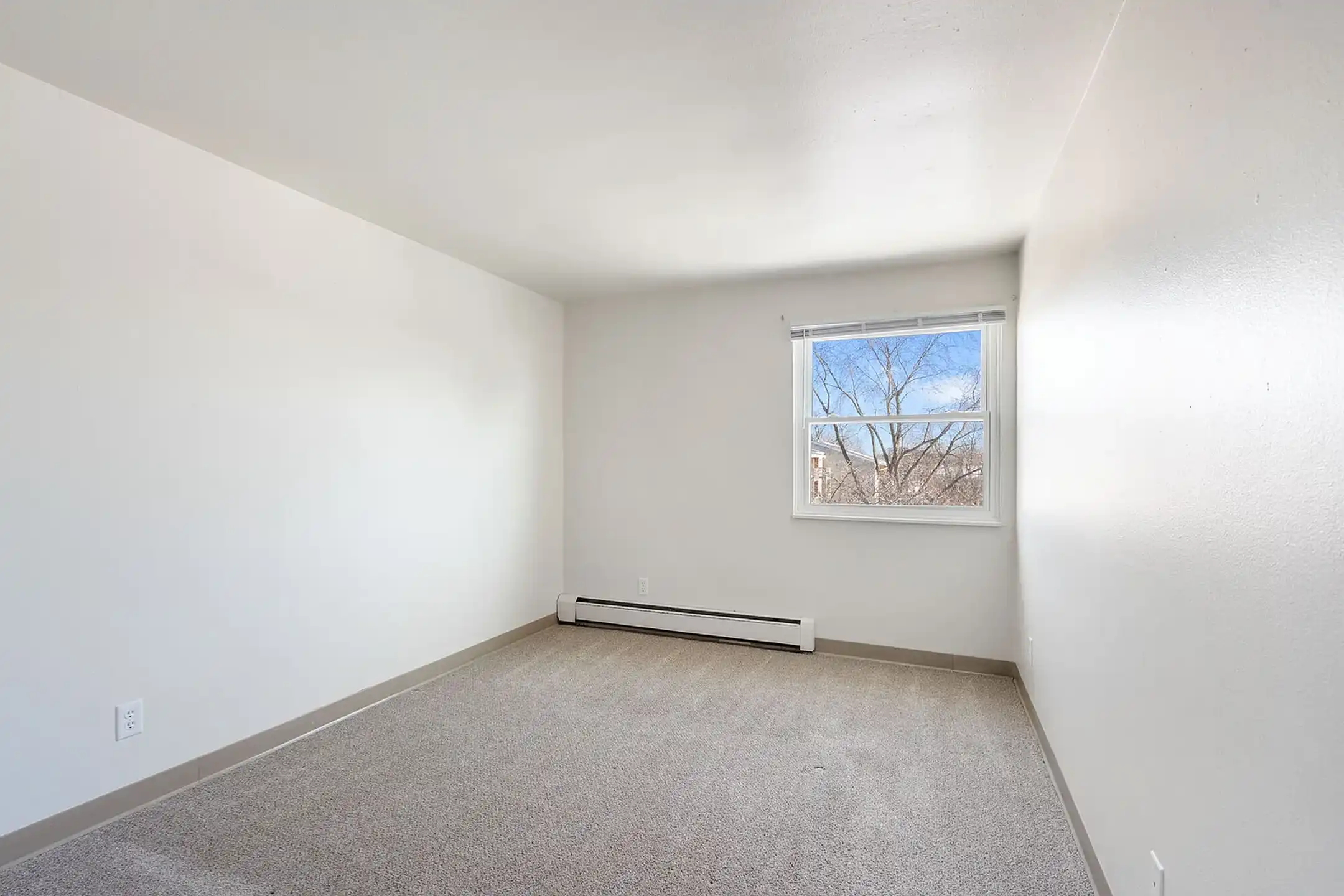 Springdale Apartments - Waukesha, WI 53186 | ApartmentGuide.com