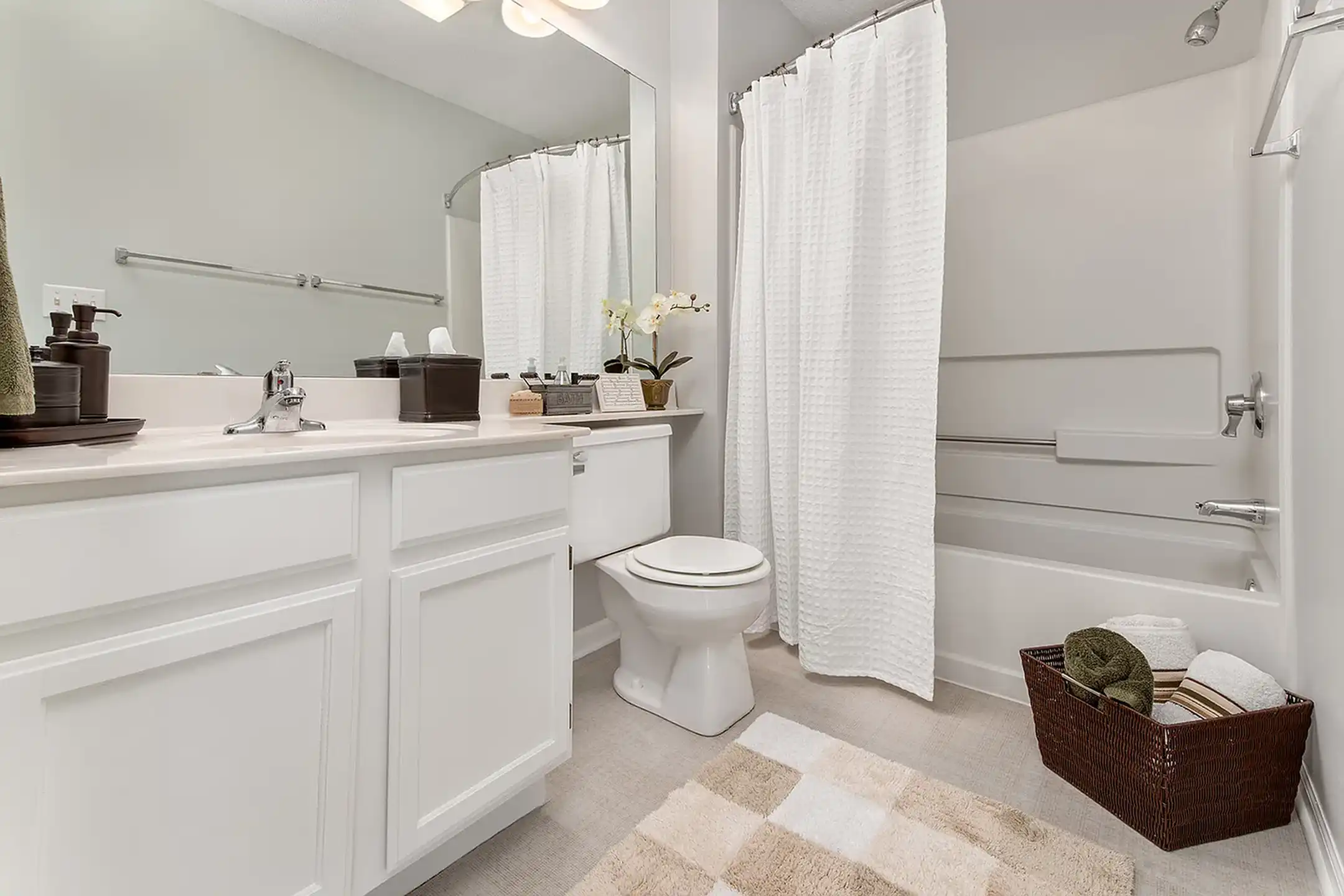 East Pointe Commons - Milwaukee, WI 53202 | ApartmentGuide.com