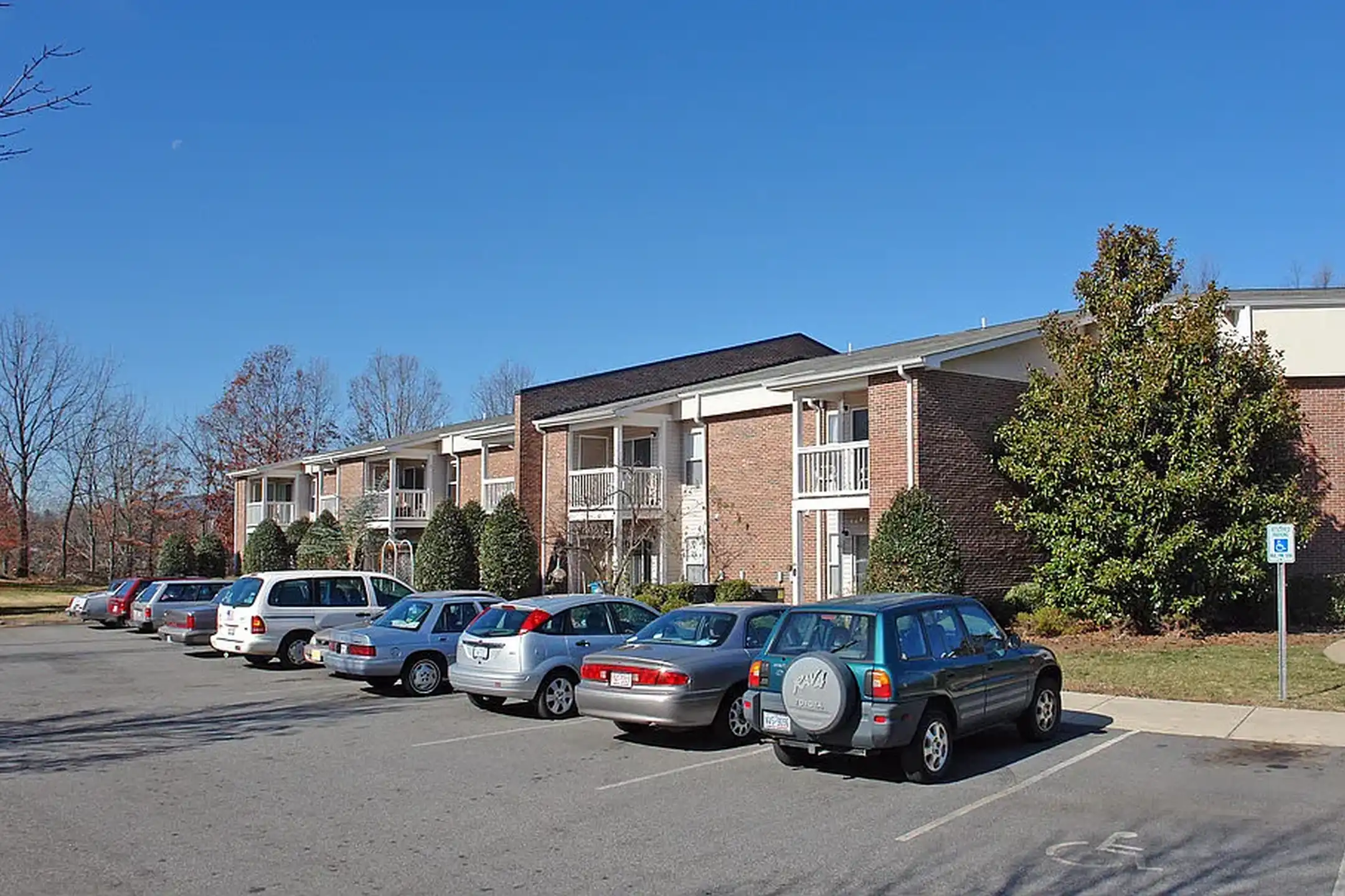 Overlook Apartments - Asheville, NC 28801 | ApartmentGuide.com