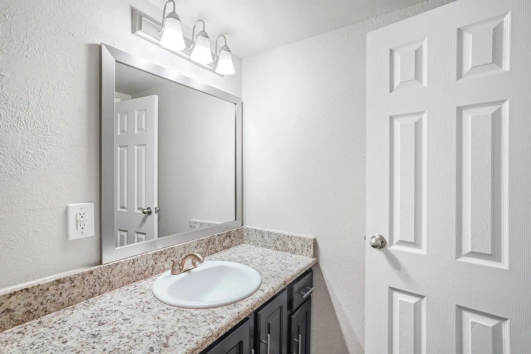 Seville @ Bellmar - Dallas, TX 75230 | ApartmentGuide.com