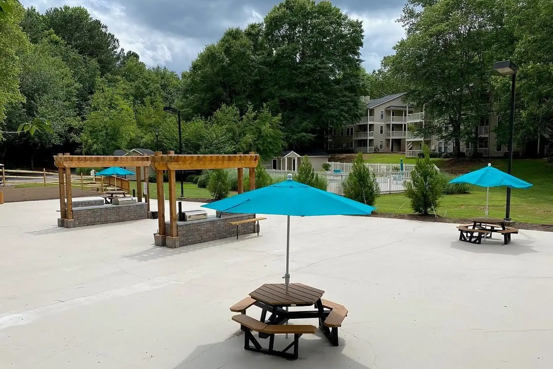 Azalea Park at Sandy Springs - Sandy Springs, GA 30350 | ApartmentGuide.com