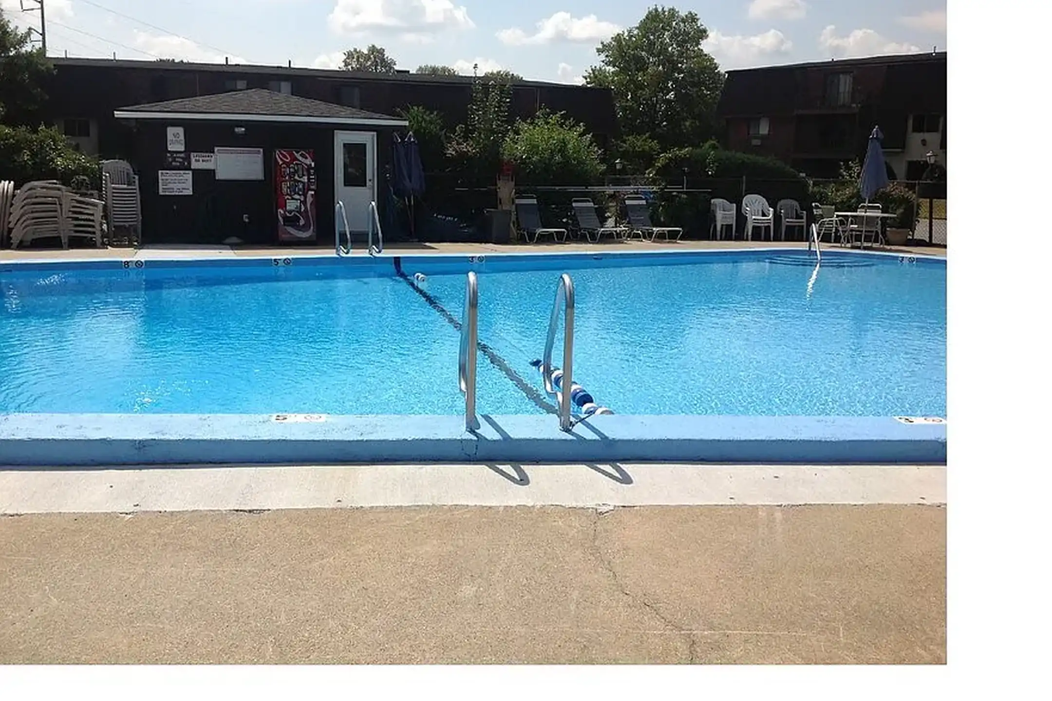 Oak Ridge Village Apartments - Milford, MA 01757 | ApartmentGuide.com