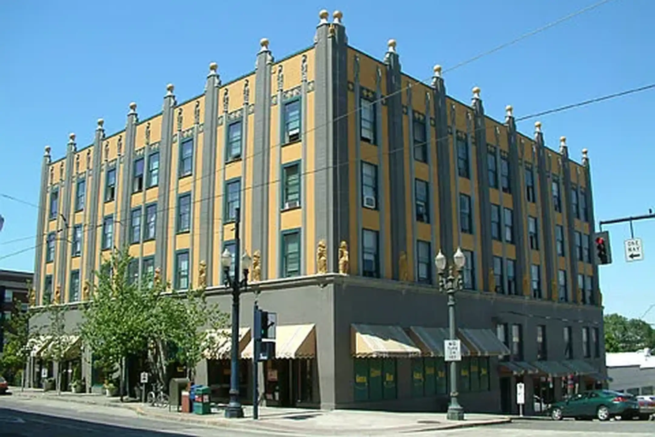 Commodore Apartments - Portland, OR 97205 | ApartmentGuide.com