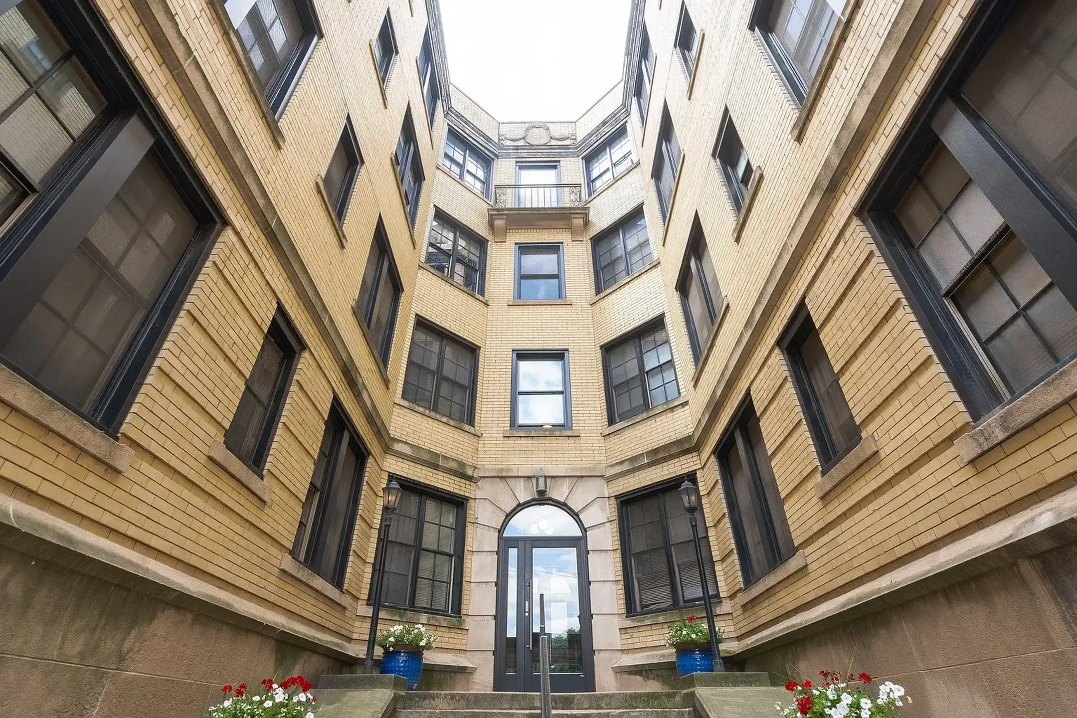 Sheridan Court - Detroit, MI 48201 | ApartmentGuide.com